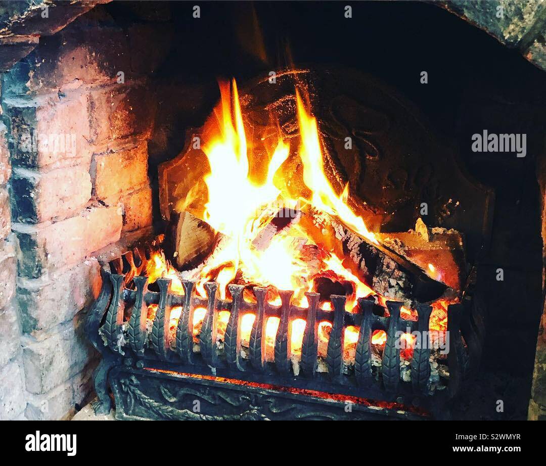 Roaring fire hi-res stock photography and images - Alamy