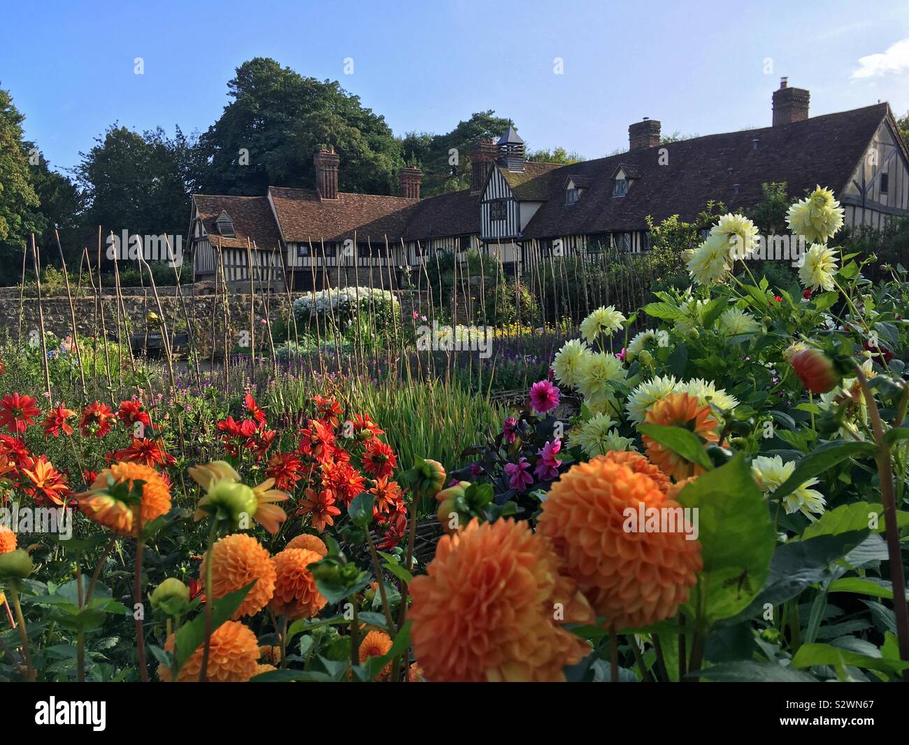 Stable courtyard hi-res stock photography and images - Alamy