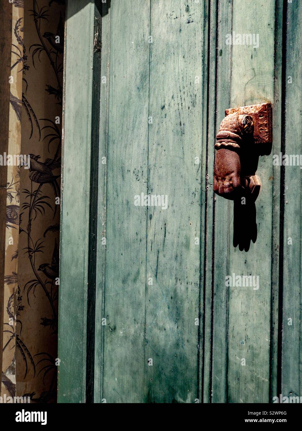 Door ajar hi-res stock photography and images - Alamy