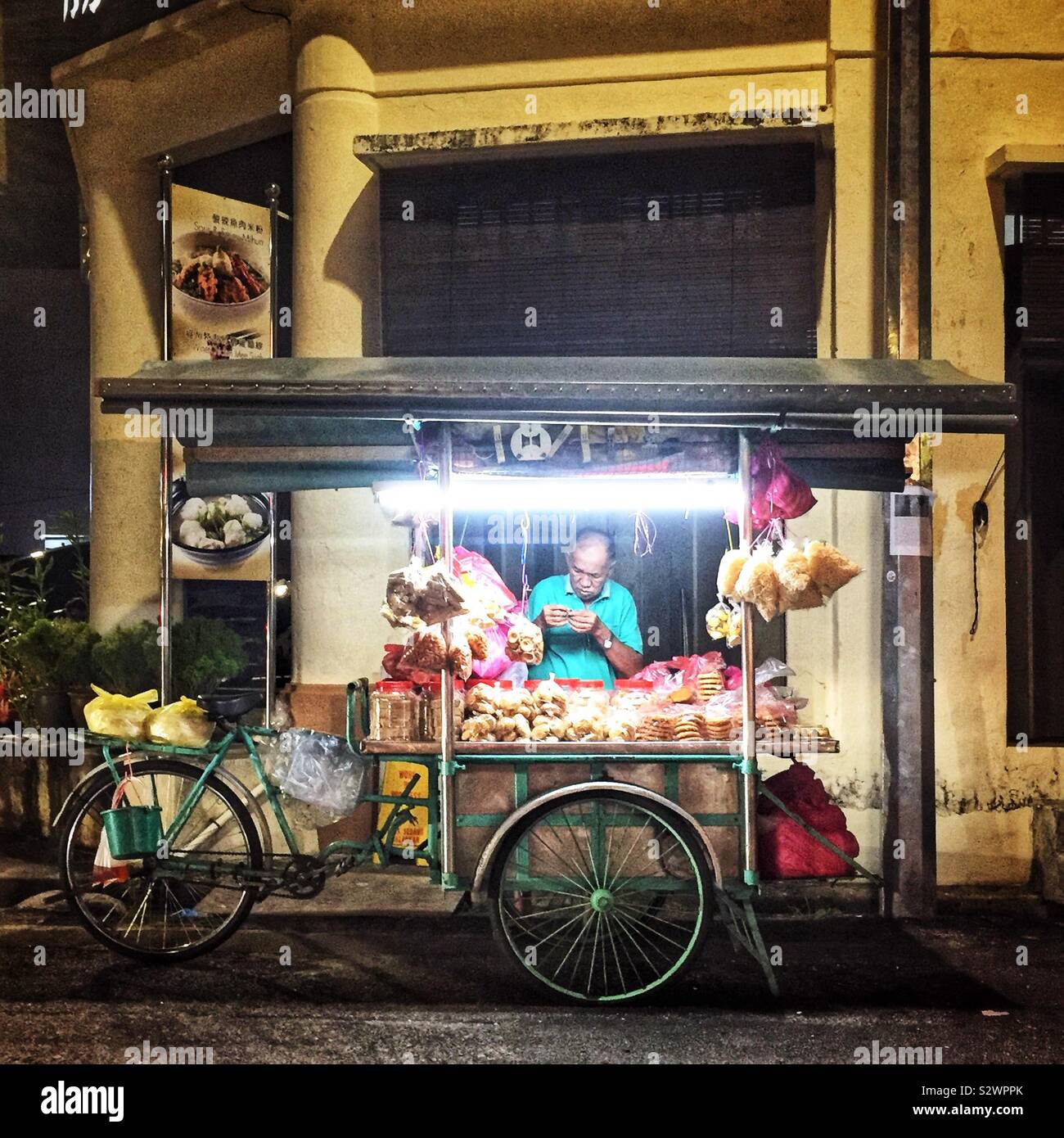 A mobile food stall at night in the Old Town of George Town, Penang ...