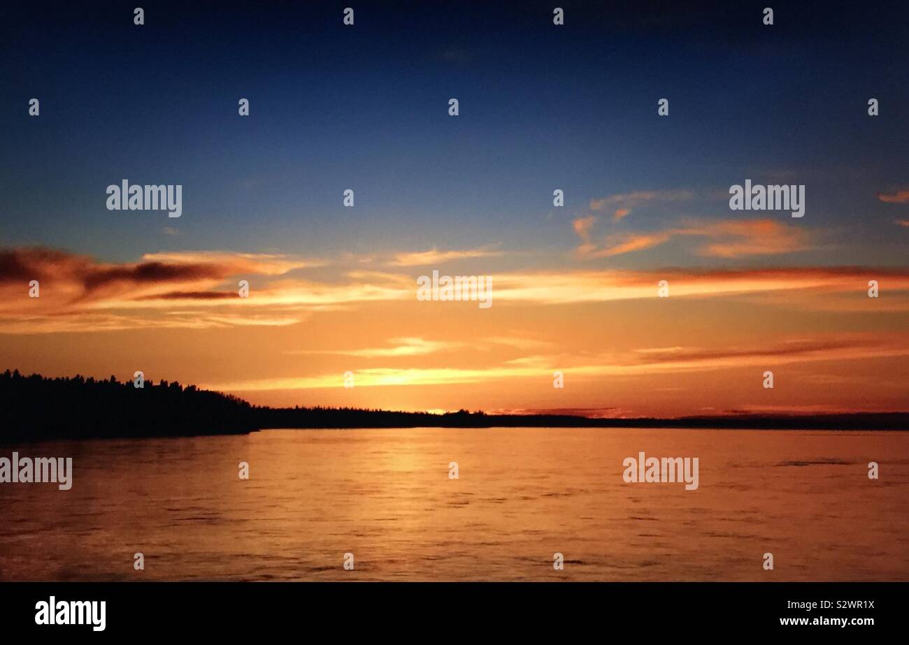 Sunrise on the shores of Great Slave Lake, Northwest Territories ...