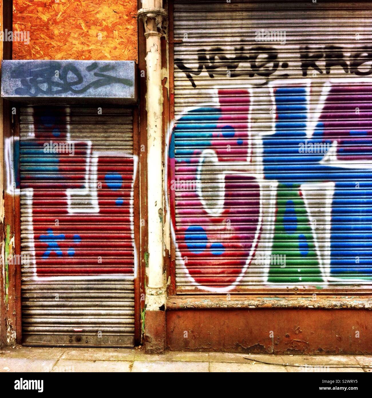 Graffiti on store front hi-res stock photography and images - Alamy