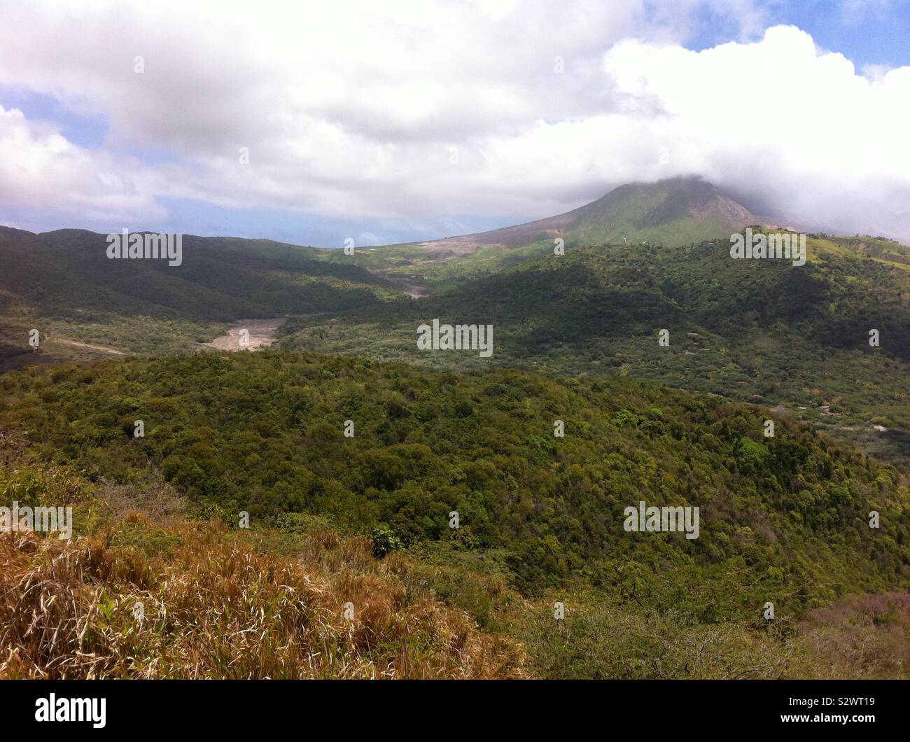 Soufriere hills volcano hi-res stock photography and images - Alamy
