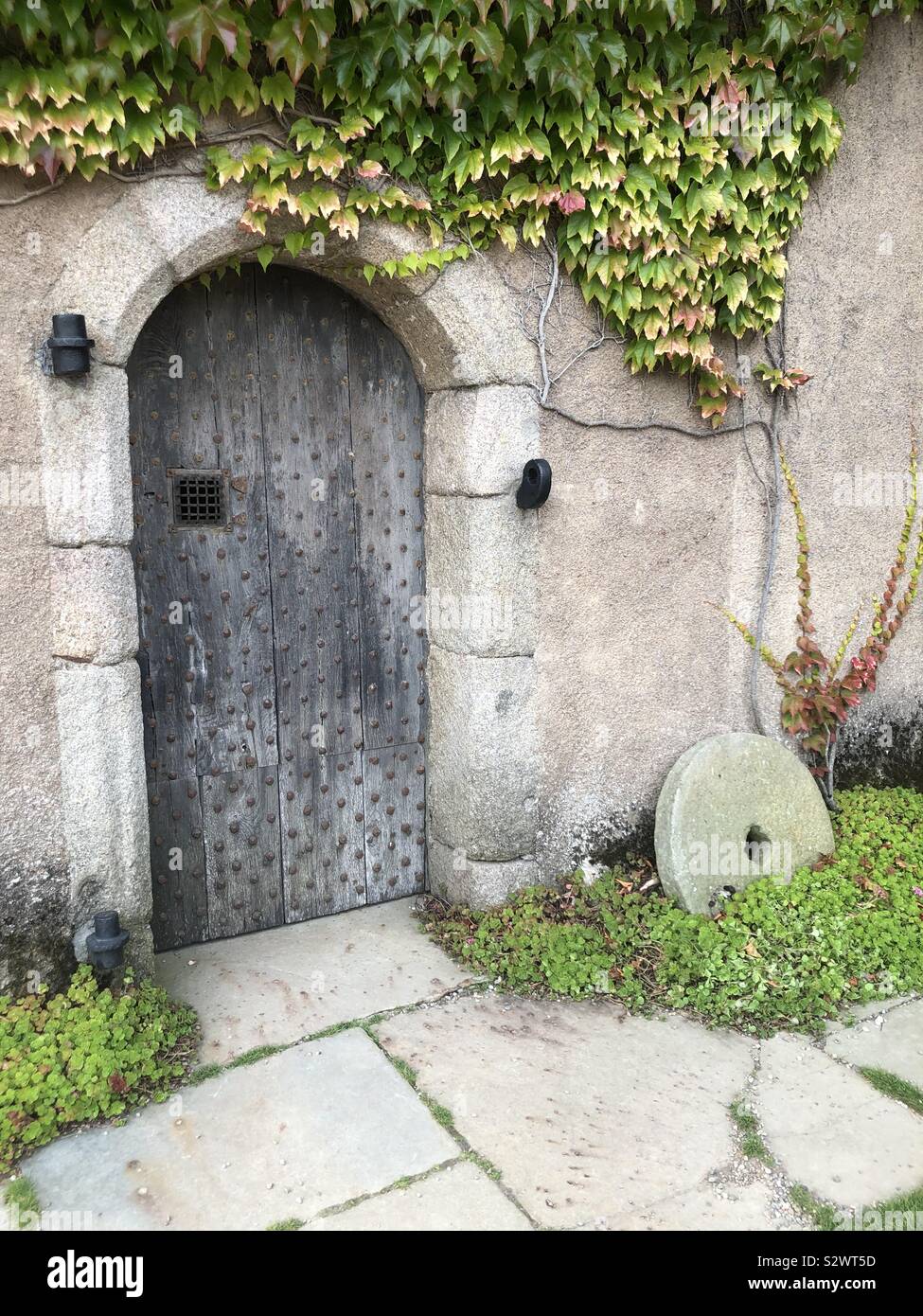 Castle door hi-res stock photography and images - Alamy