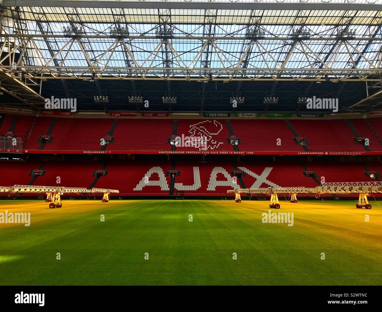 Amsterdam arena roof hi-res stock photography and images - Alamy