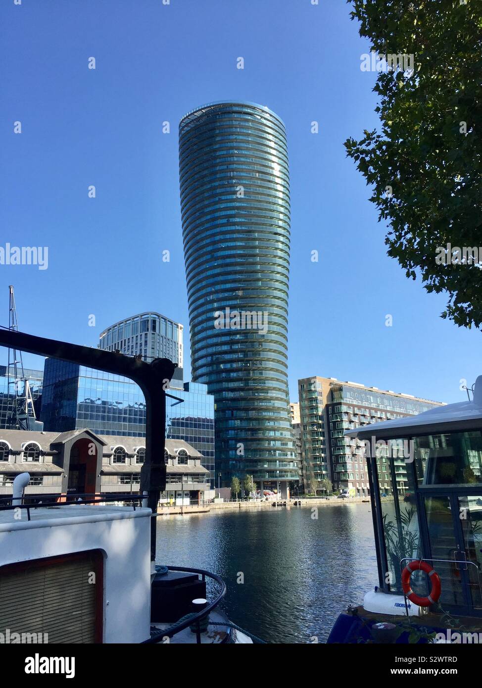 Tall and towering hi-res stock photography and images - Alamy