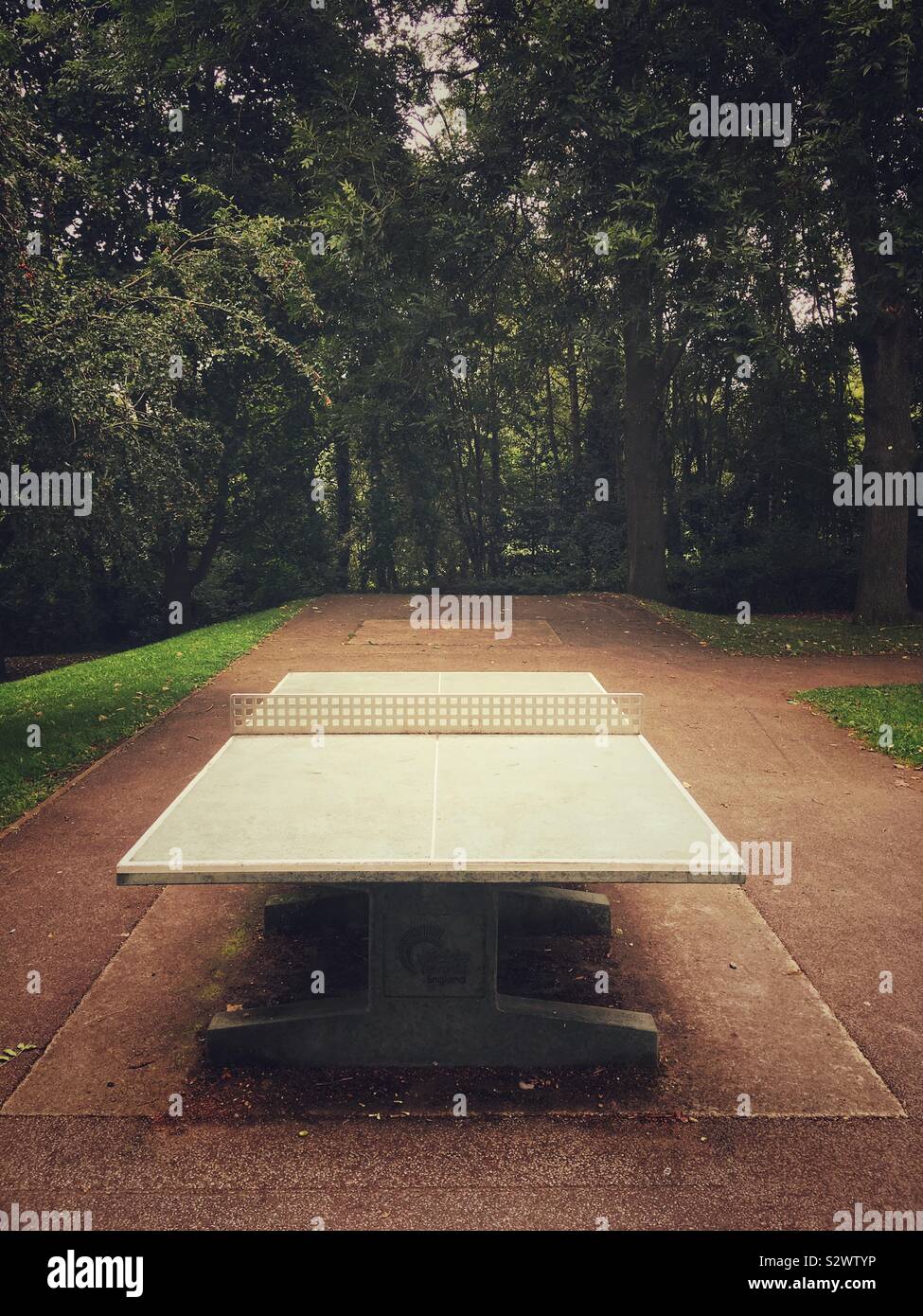 Table tennis table outside hi-res stock photography and images - Alamy