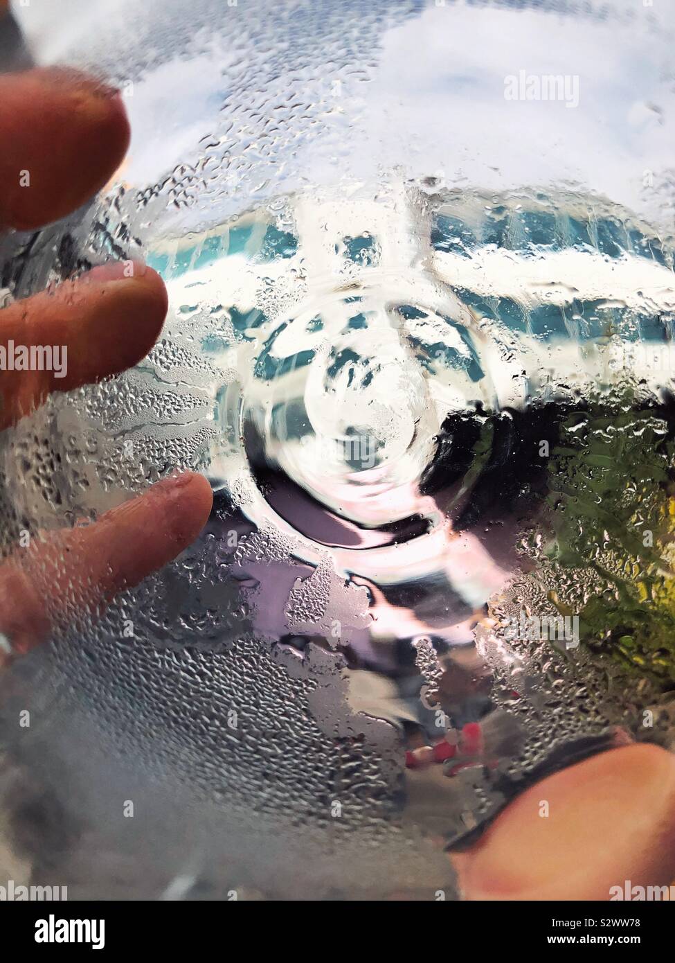 Distorted glass hi-res stock photography and images - Alamy