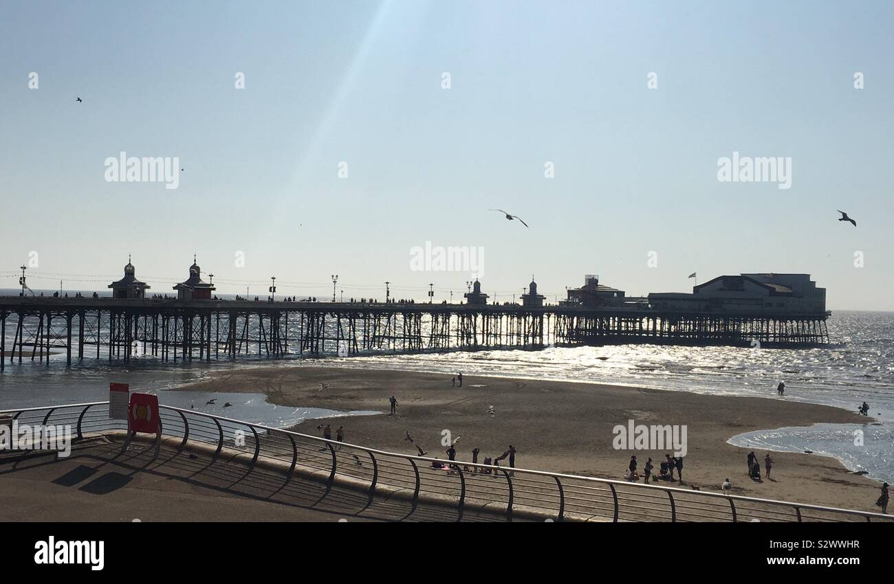 Blackpool beach and pier hi-res stock photography and images - Alamy