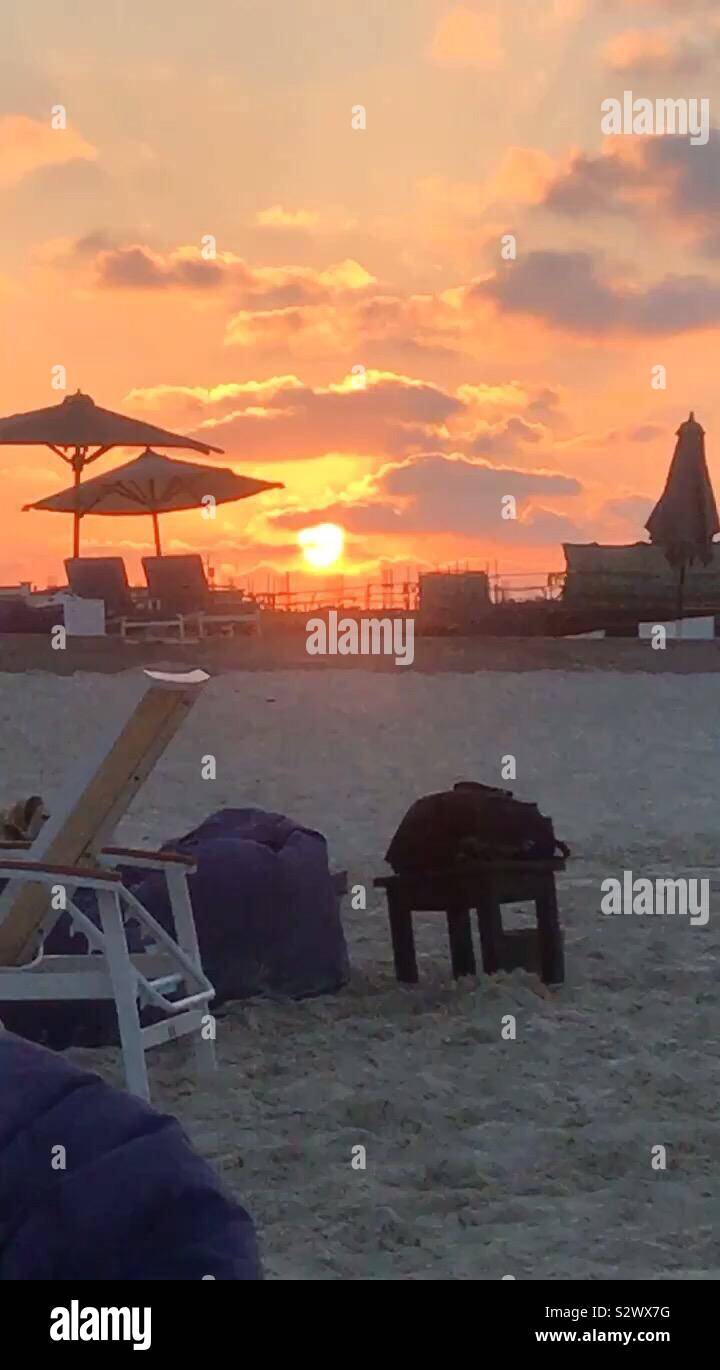 Beachtime hi-res stock photography and images - Alamy