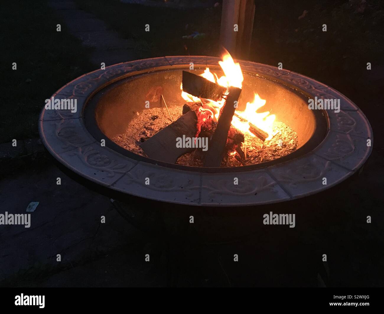 Fire pit hi-res stock photography and images - Alamy