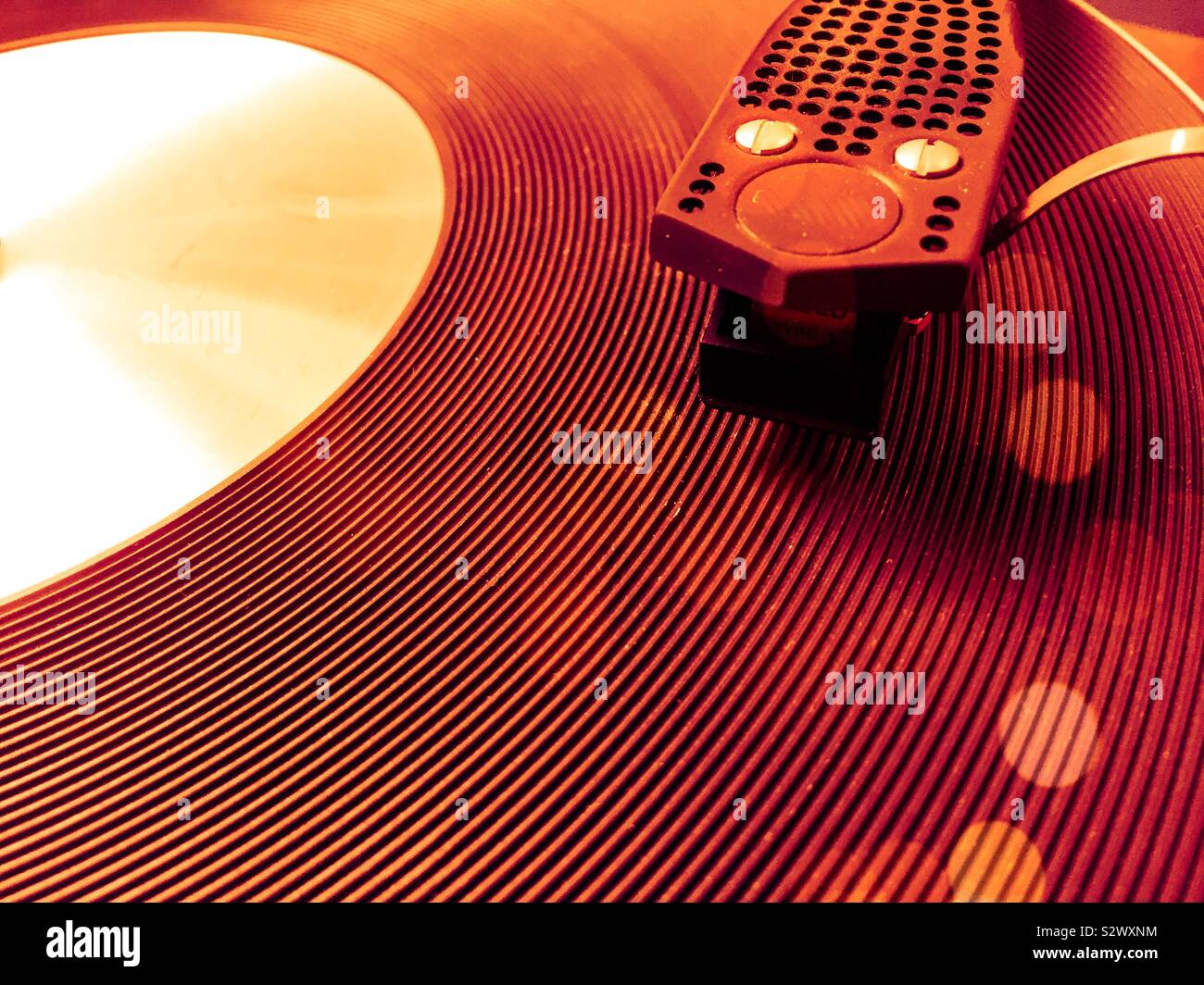 Red record player hi-res stock photography and images - Alamy