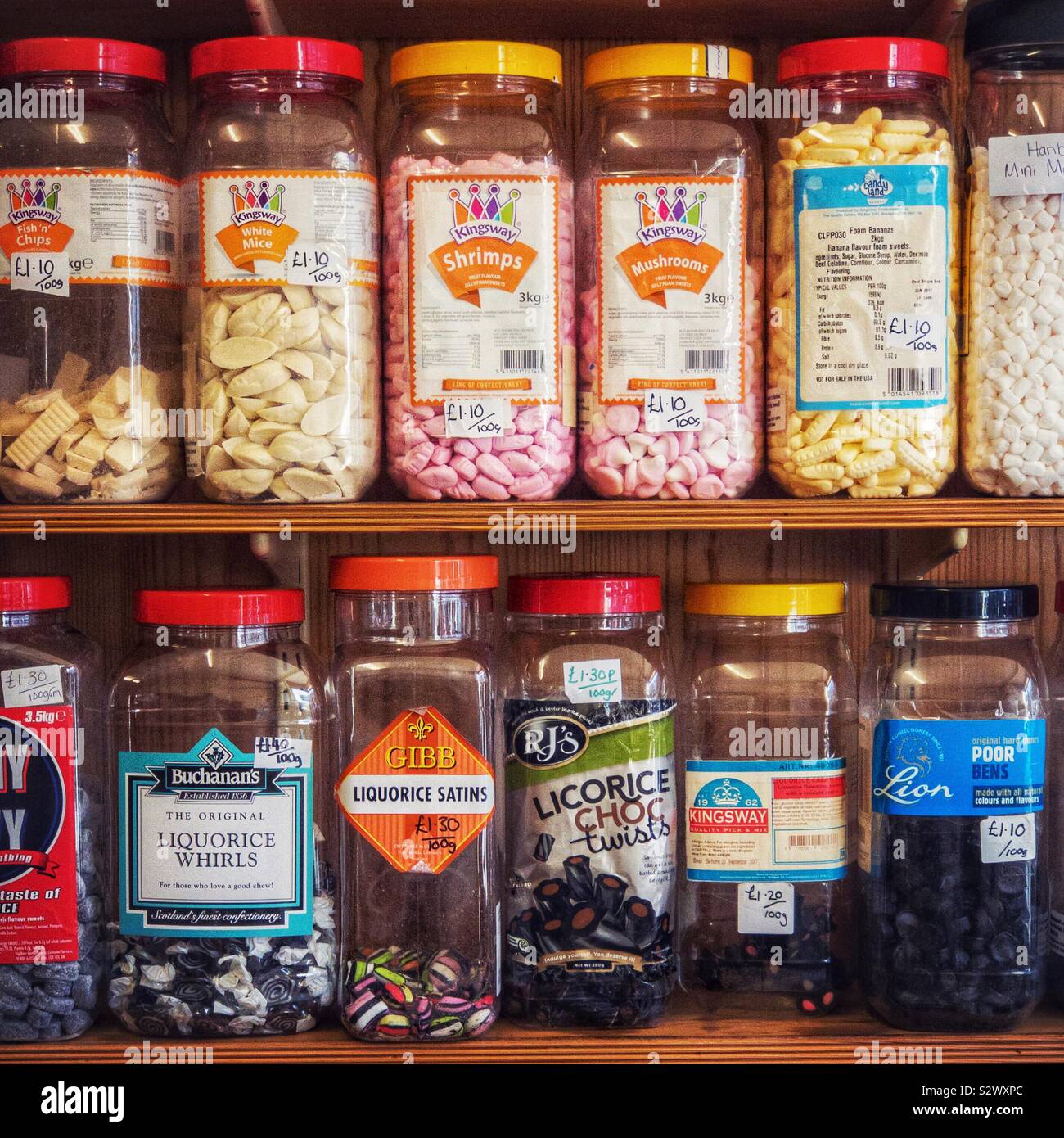 Jars of sweets hi-res stock photography and images - Alamy