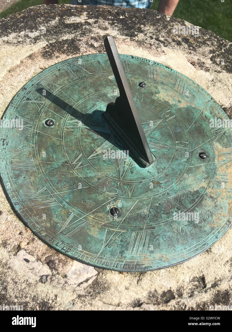 Sundial summer hi-res stock photography and images - Alamy
