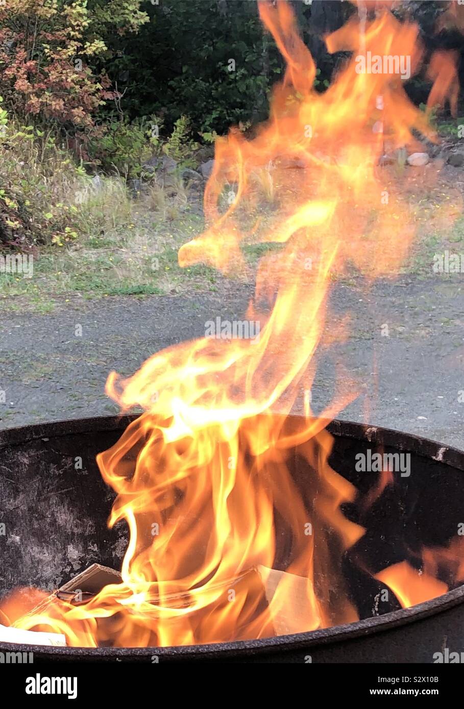 Burn barrel hi-res stock photography and images - Alamy