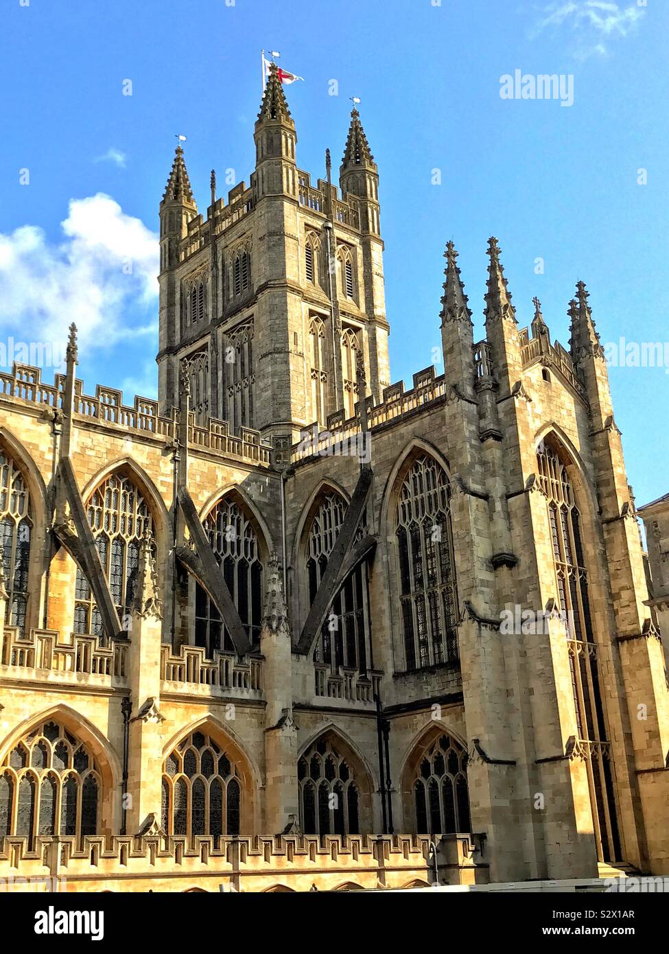 The sunlit Perpendicular Gothic architecture of Bath Abbey, Somerset ...