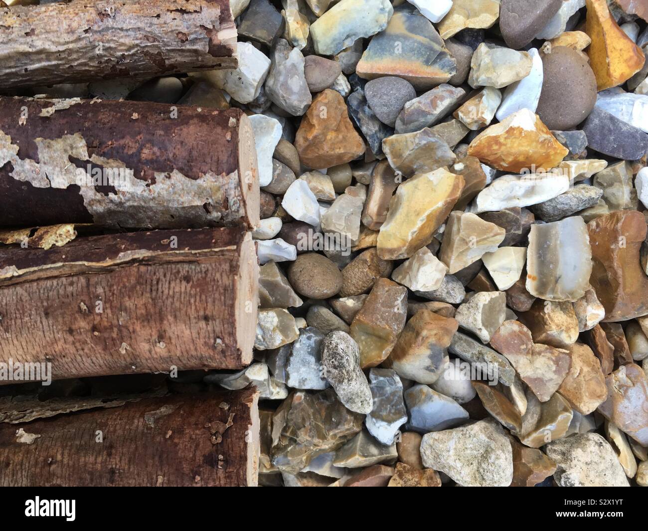 Wood and stones background hi-res stock photography and images - Alamy