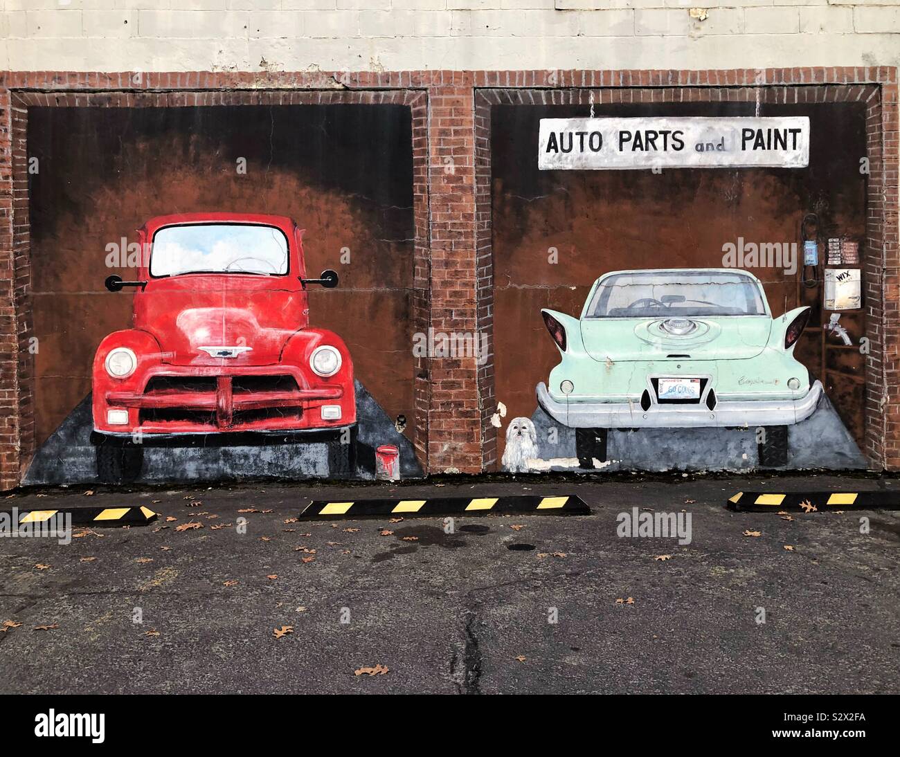 Mural with antique cars on the wall in Pullman WA Stock Photo - Alamy