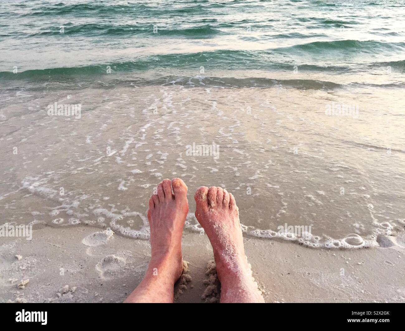 Human feet beach hi-res stock photography and images - Alamy