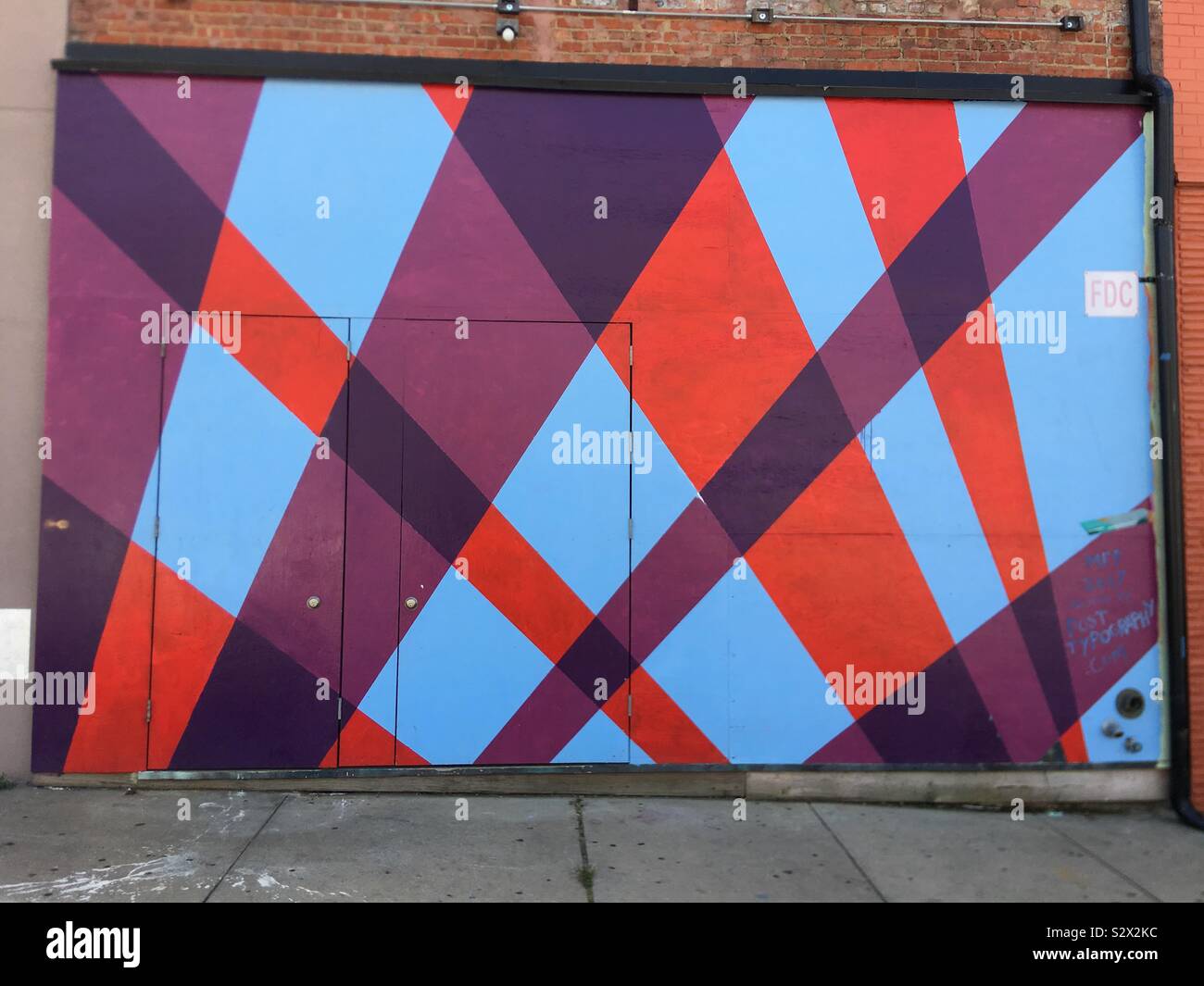 Colorful modern mural on city wall in Baltimore Stock Photo - Alamy