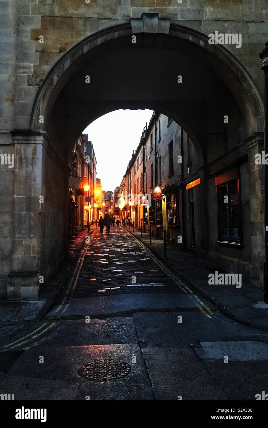 Dimly lit street hi-res stock photography and images - Alamy