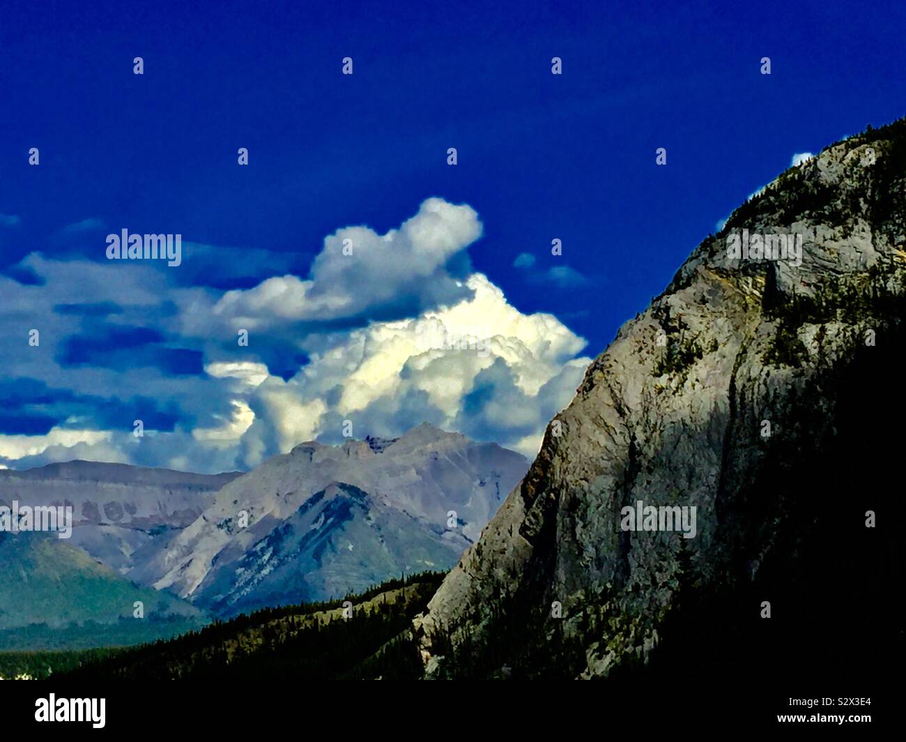 Canadian Rockies, Banff national Park, Alberta, Canada, cloudy sky ...