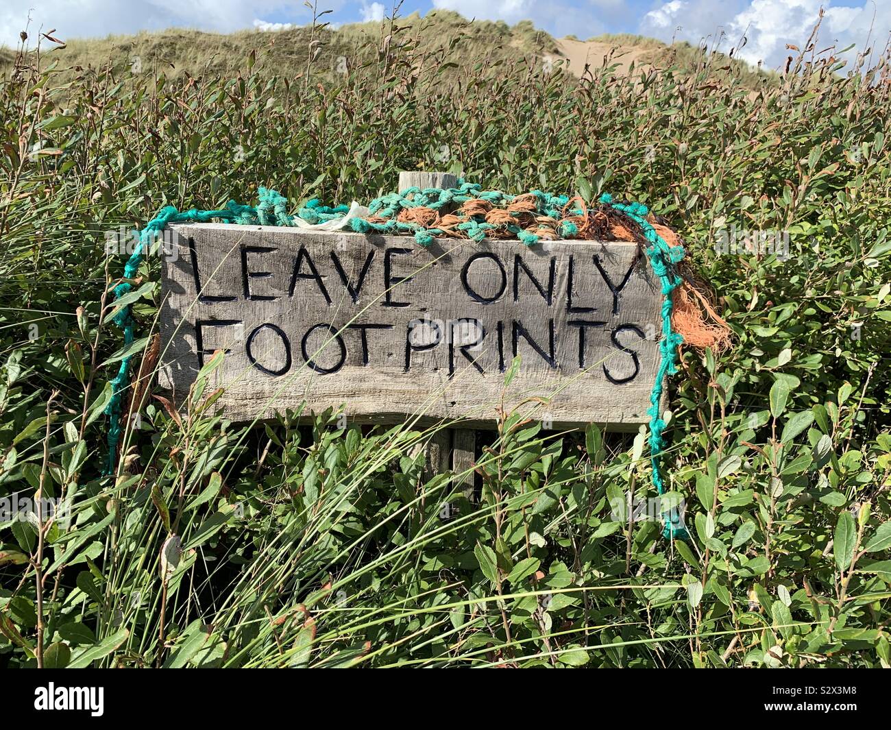 Leave only footprints hi-res stock photography and images - Alamy