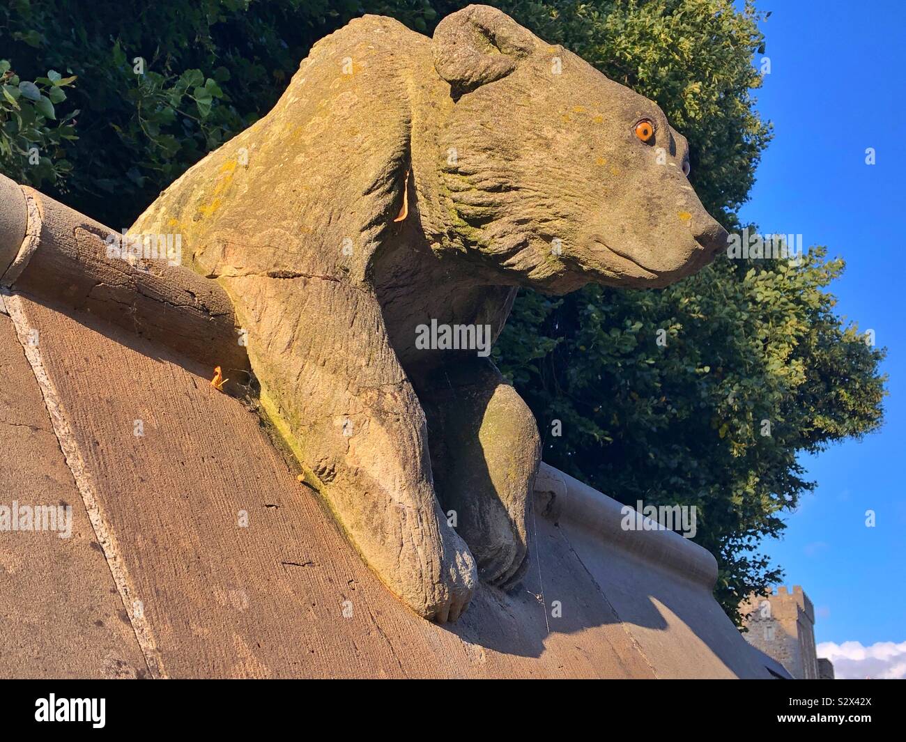 Bear stone hi-res stock photography and images - Alamy