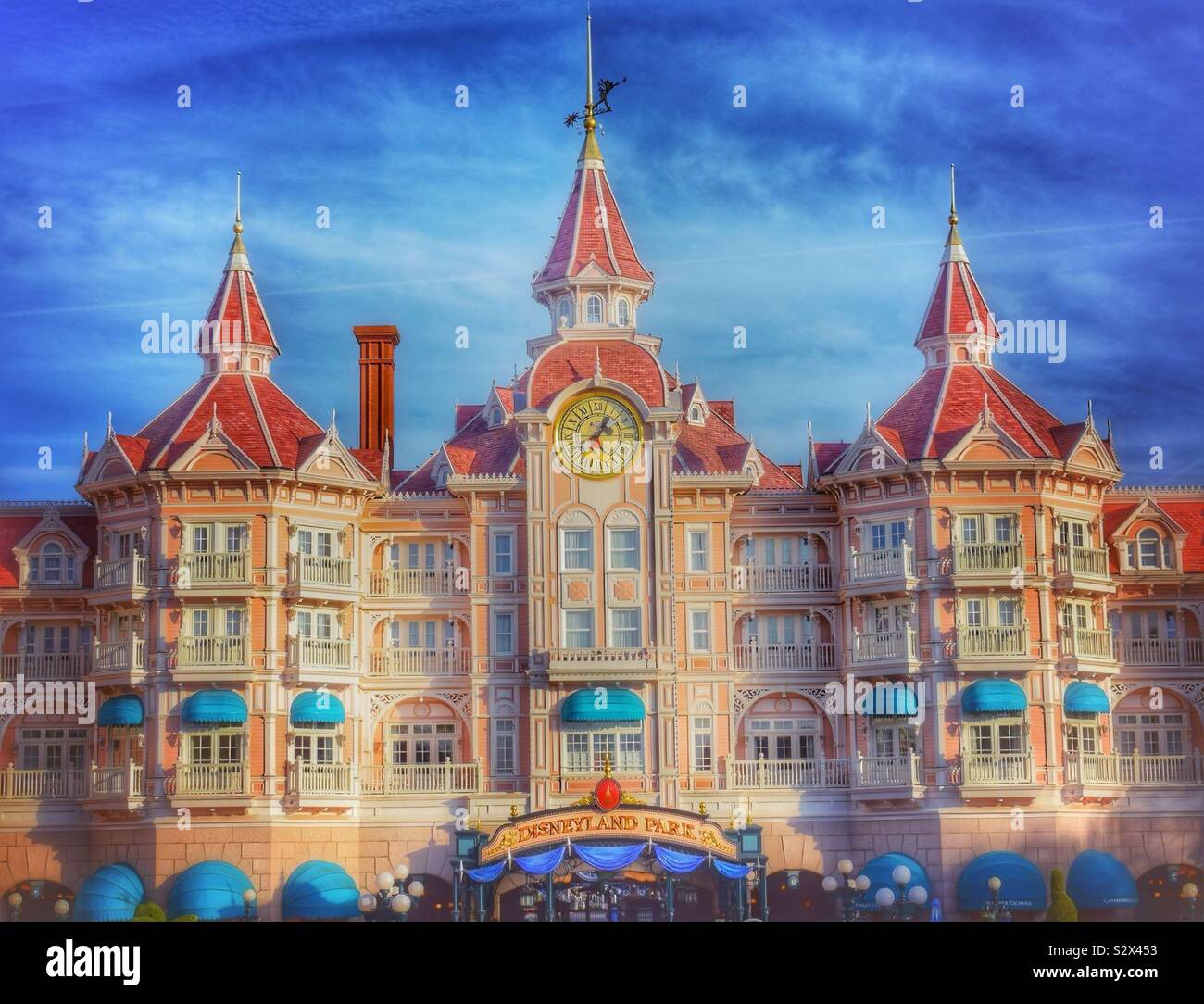 Hotel mickey mouse hi-res stock photography and images - Alamy