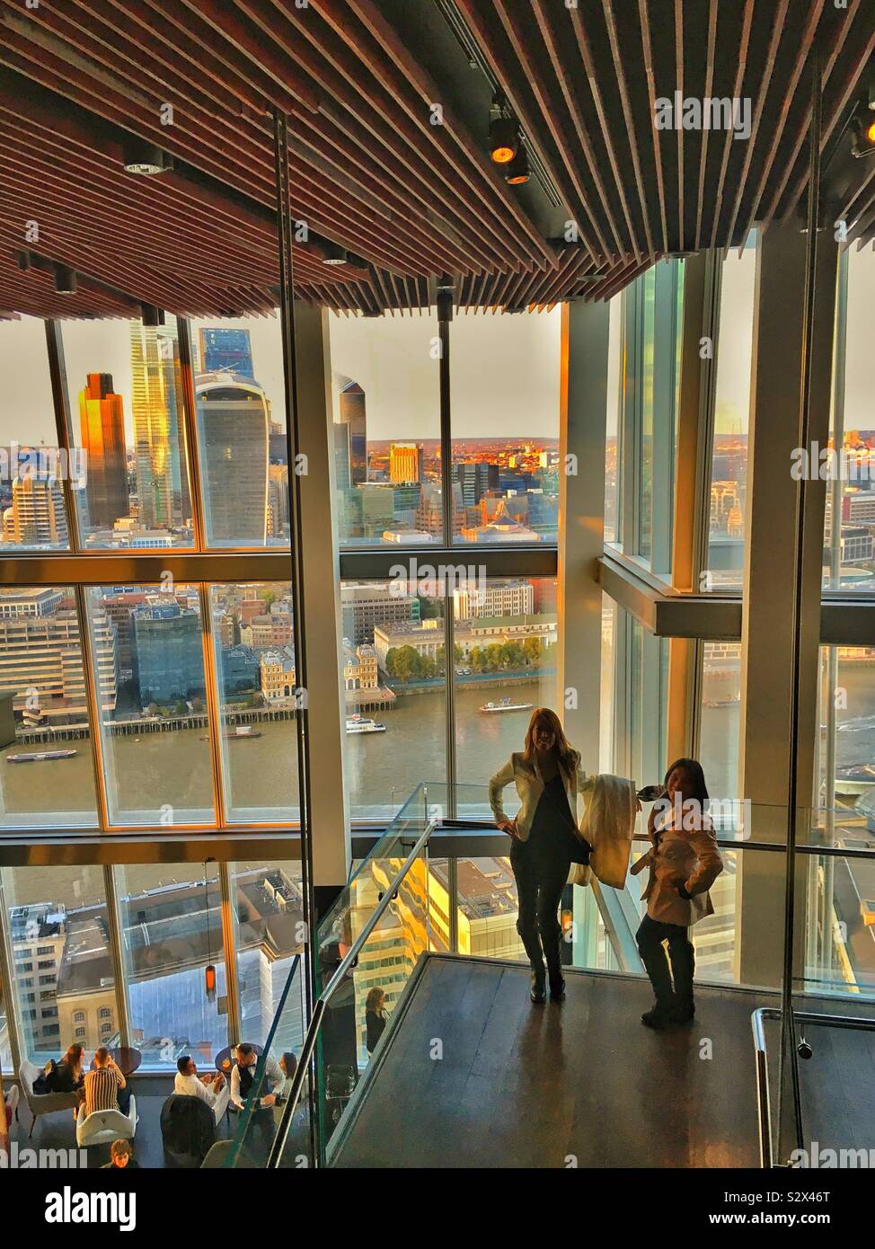 Viewing platform shard hi-res stock photography and images - Alamy