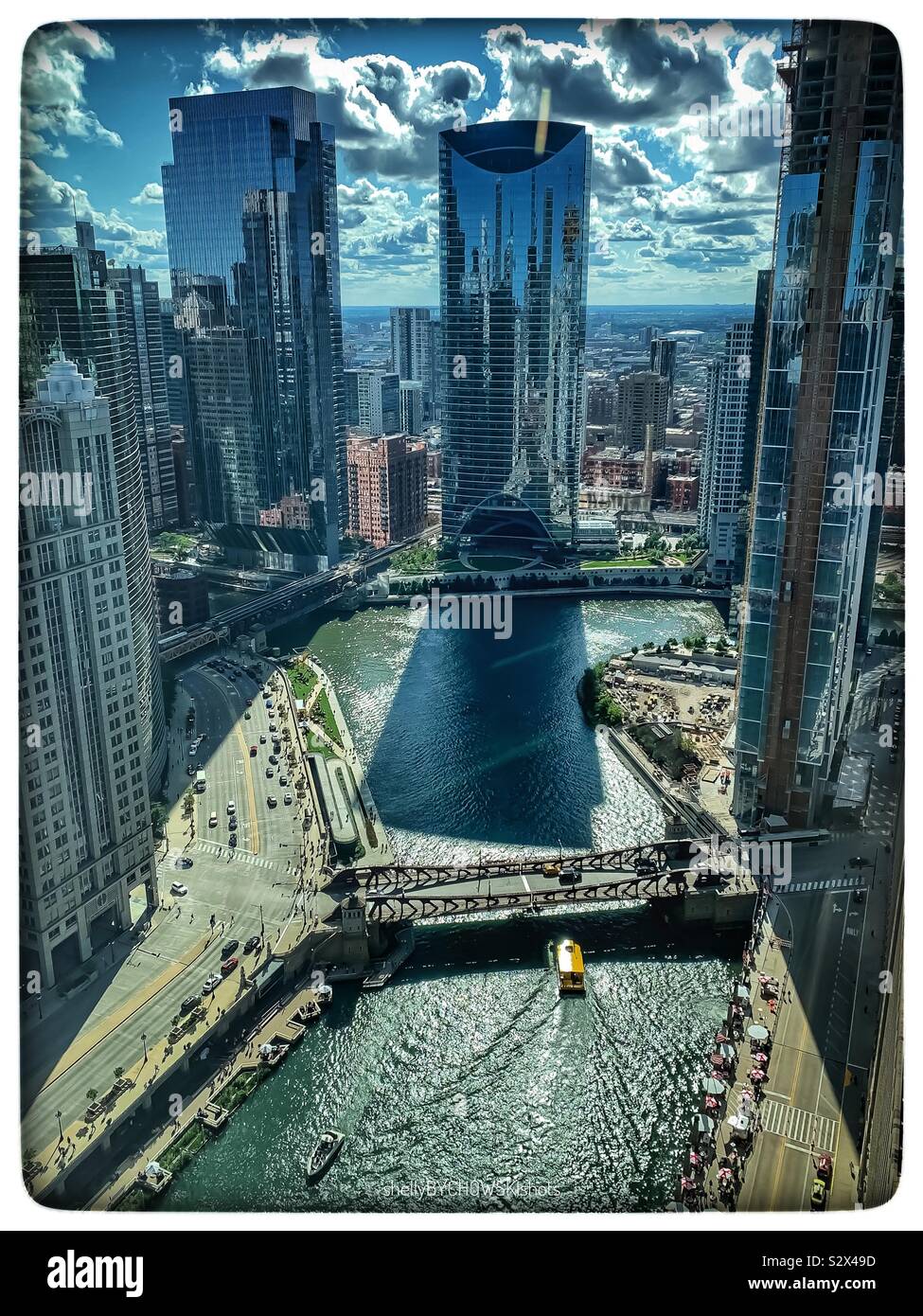 Chicago river with water taxi hi-res stock photography and images - Alamy
