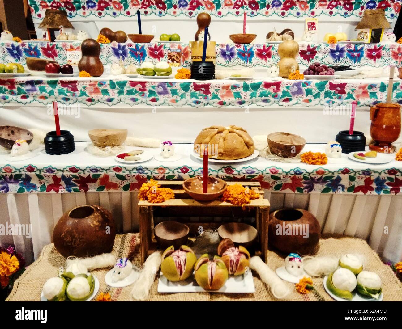 Maya altar hi-res stock photography and images - Alamy