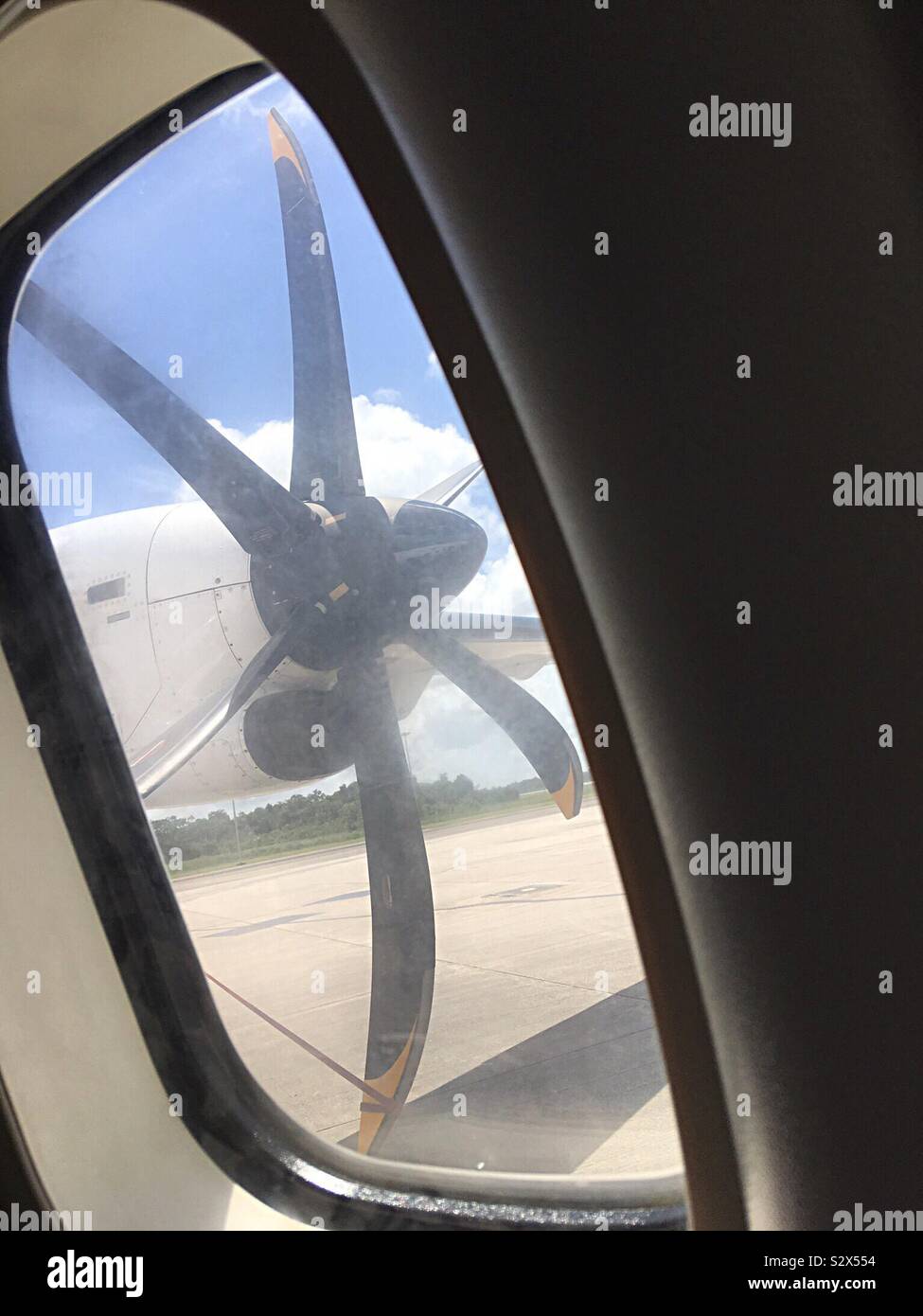 Propellor plane hi-res stock photography and images - Alamy