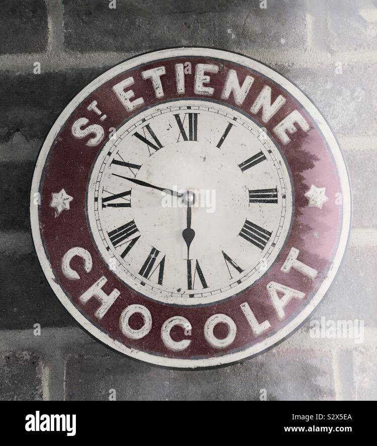 Vintage style clock on brick wall Stock Photo - Alamy