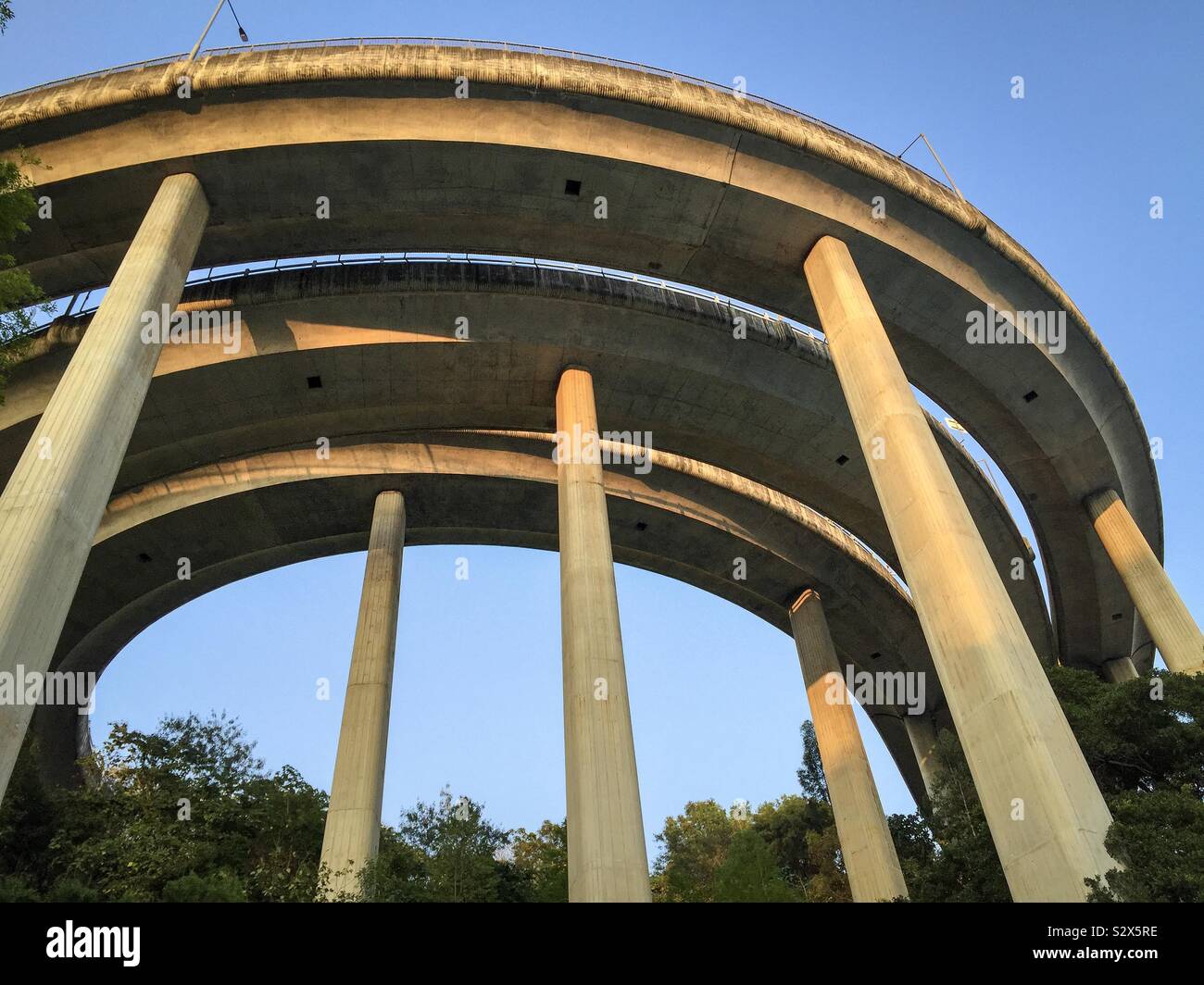 Round bridge hi-res stock photography and images - Alamy