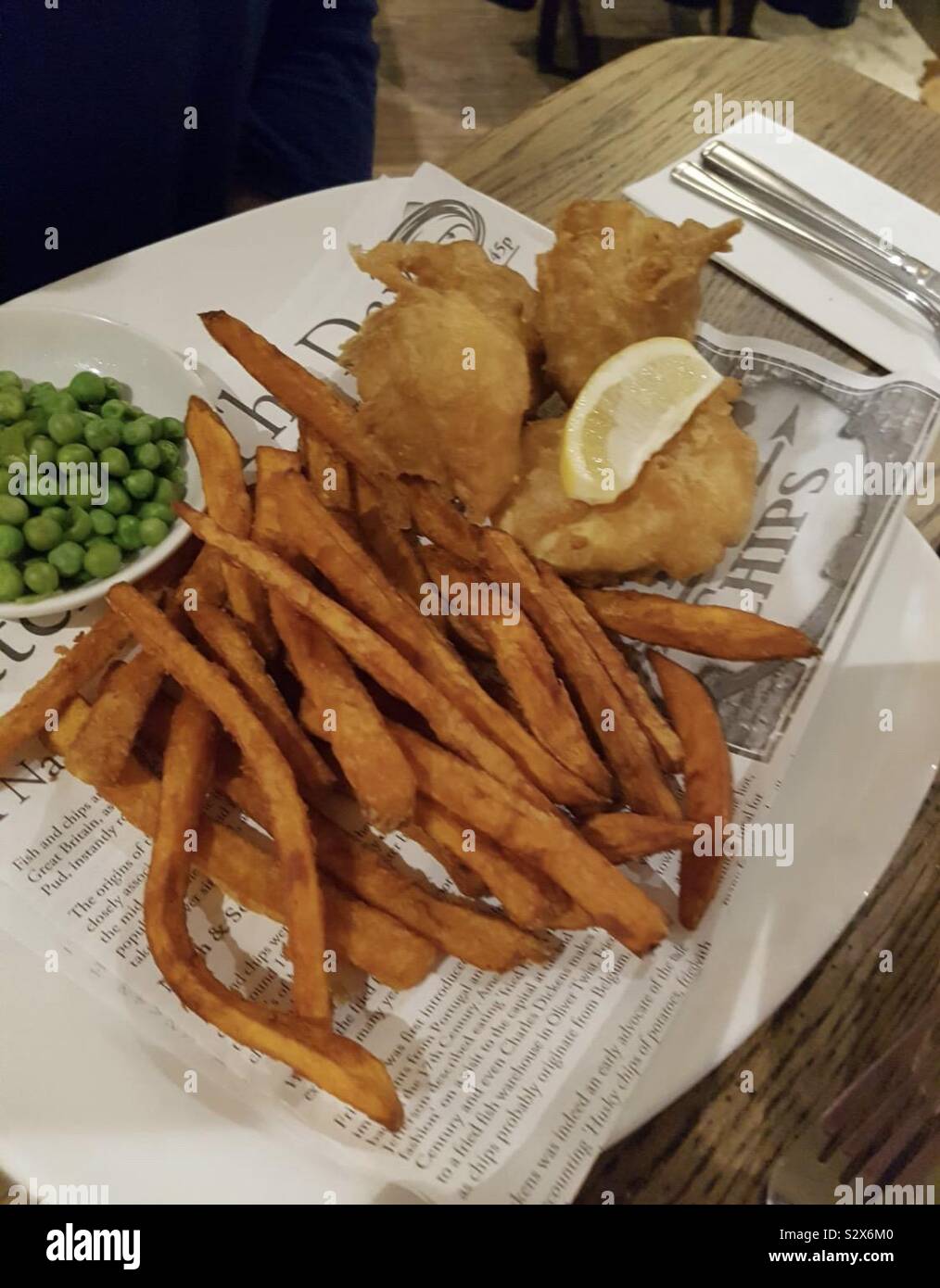 Scampi and chips lunch Stock Photo - Alamy