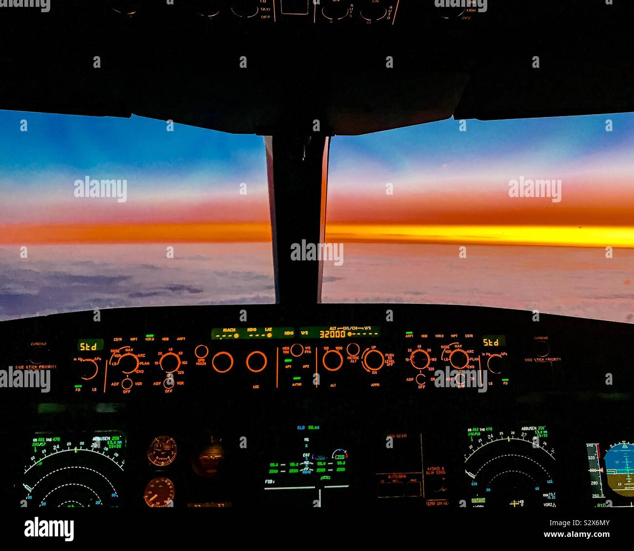 Sunrise from an airplane hi-res stock photography and images - Alamy