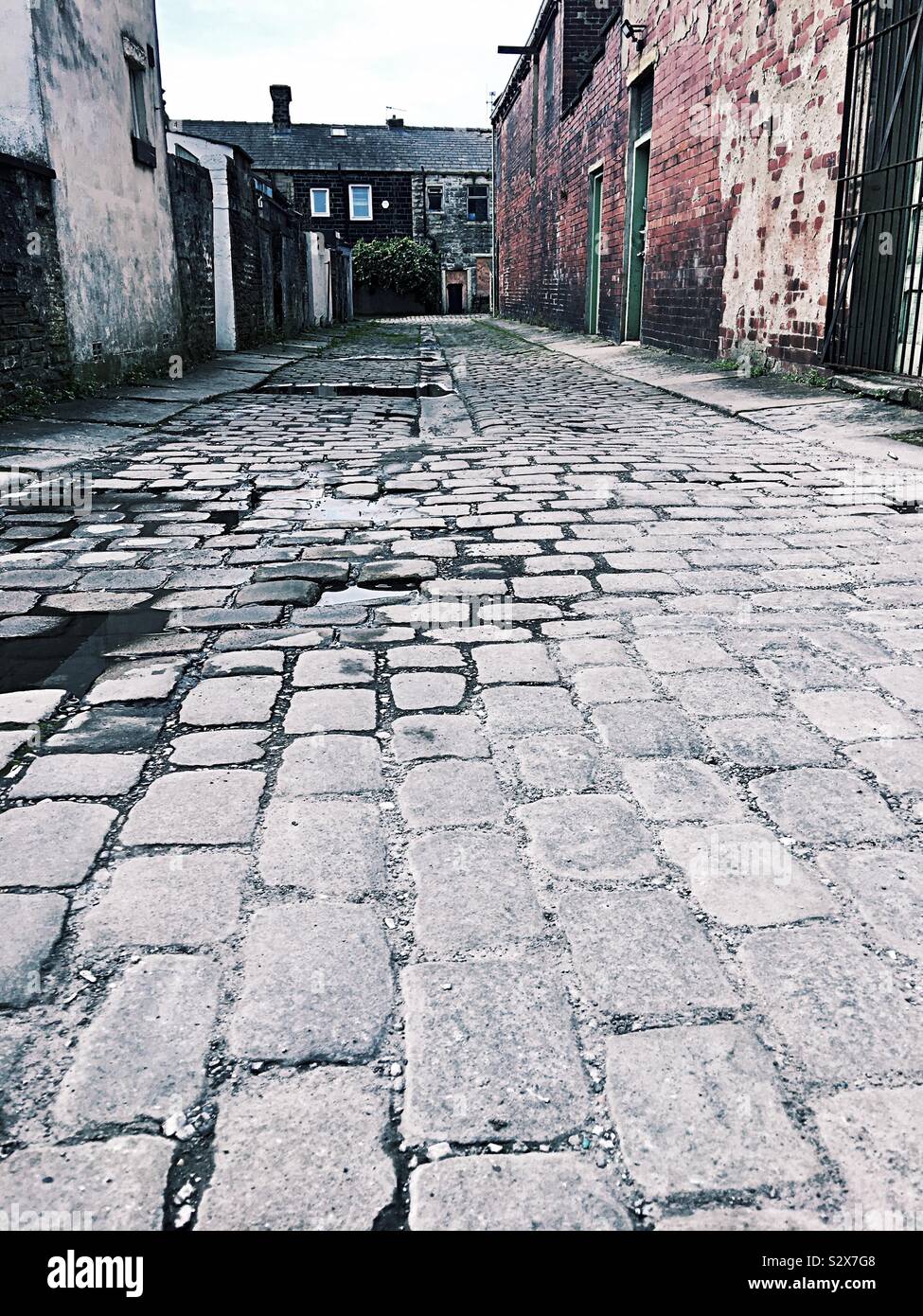 Old cobbled street hi-res stock photography and images - Alamy