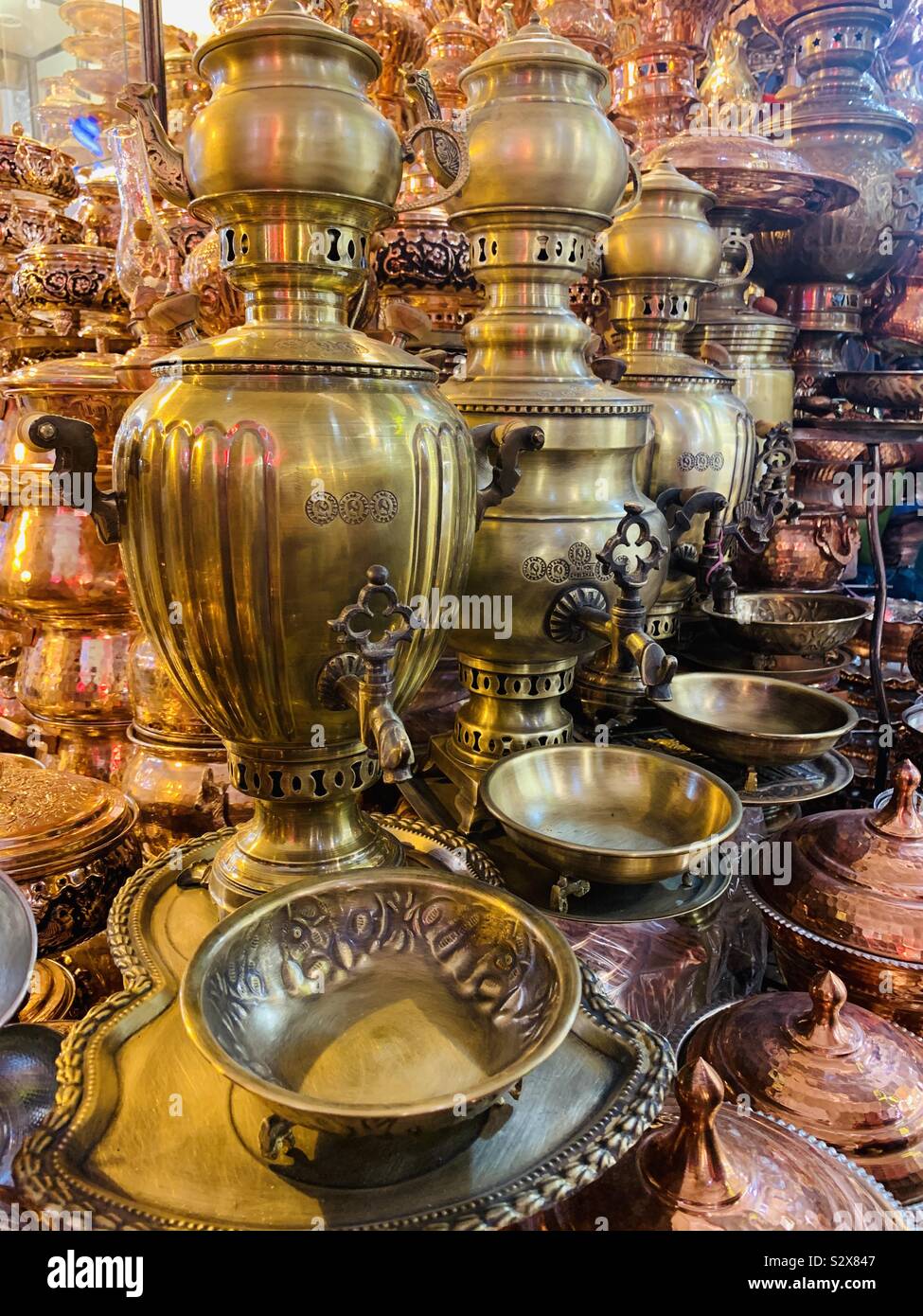 Traditional copper samovars in Isfahan, Iran Stock Photo - Alamy