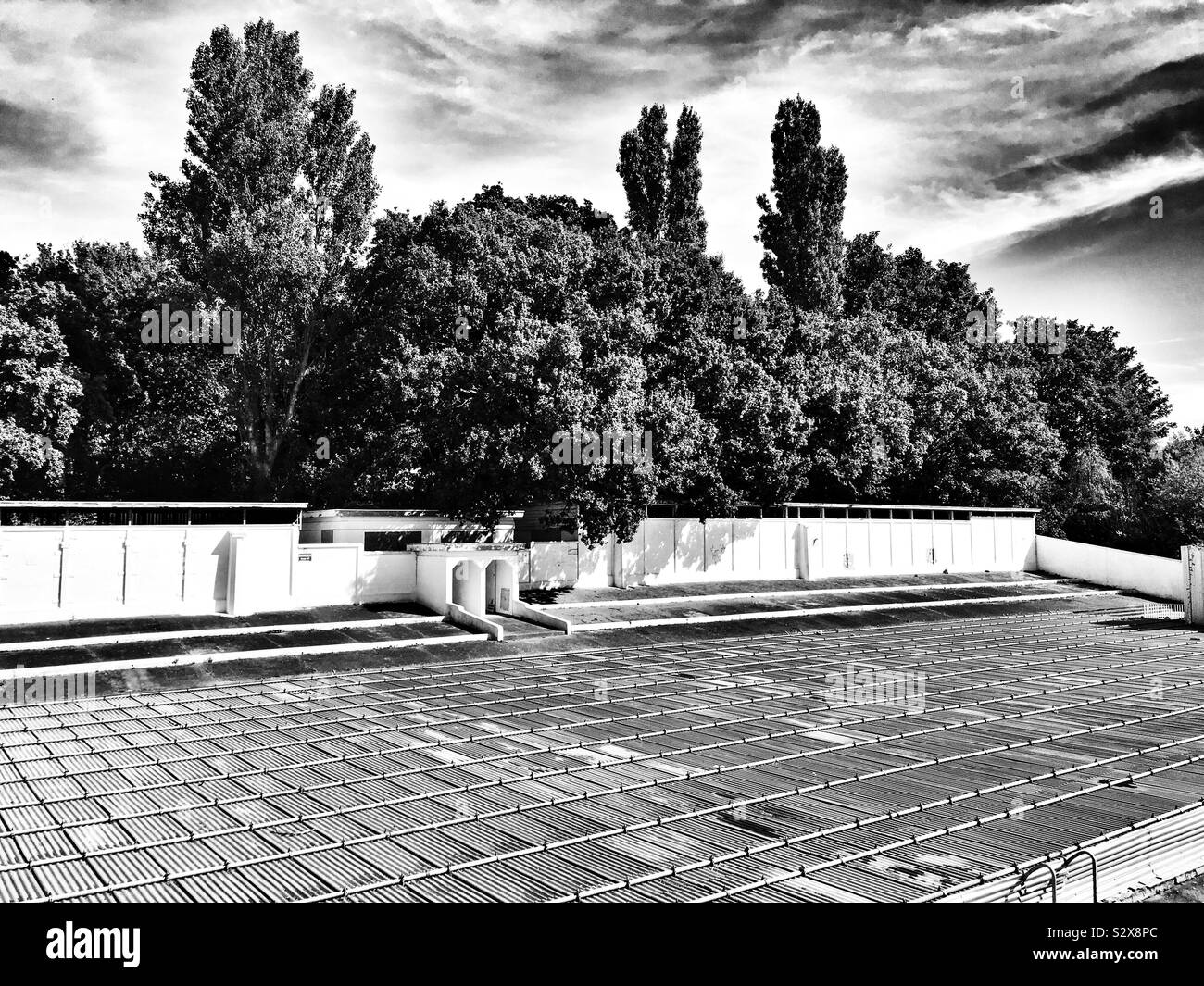 Broomhill open air swimming pool hi-res stock photography and images ...