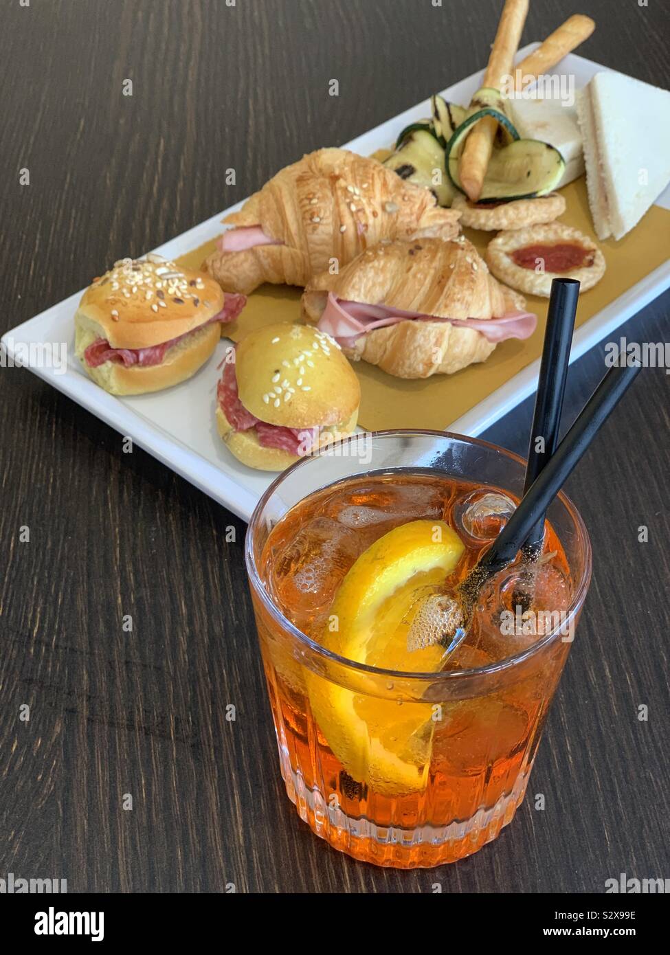Happy hour at the bar with a cocktail and appetizers Stock Photo - Alamy