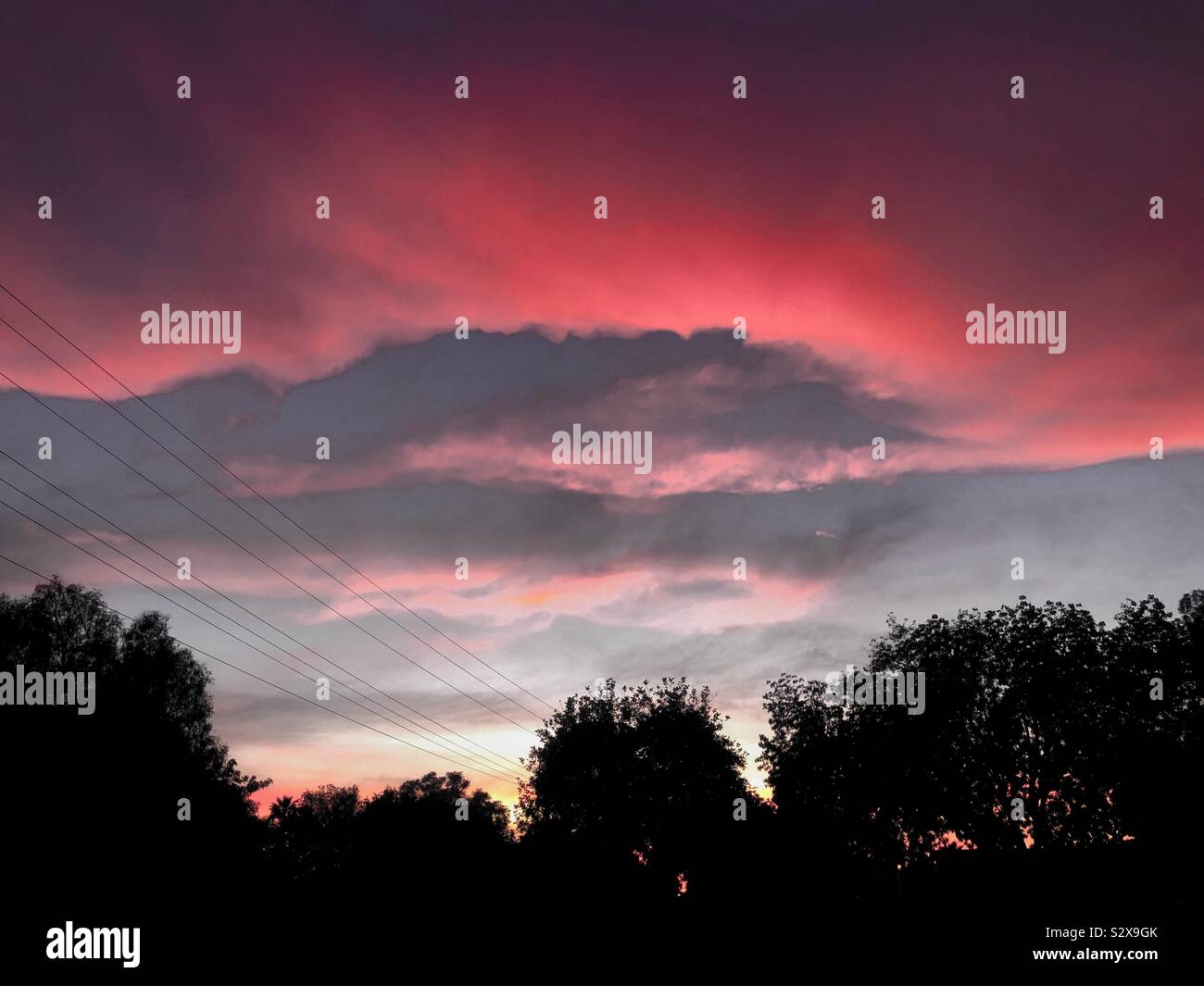 Cloudy sunset trees hi-res stock photography and images - Alamy