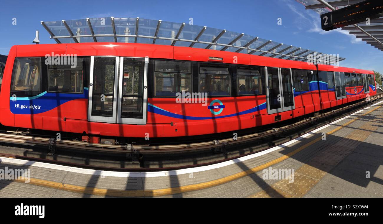 London docklands light railway hi-res stock photography and images - Alamy