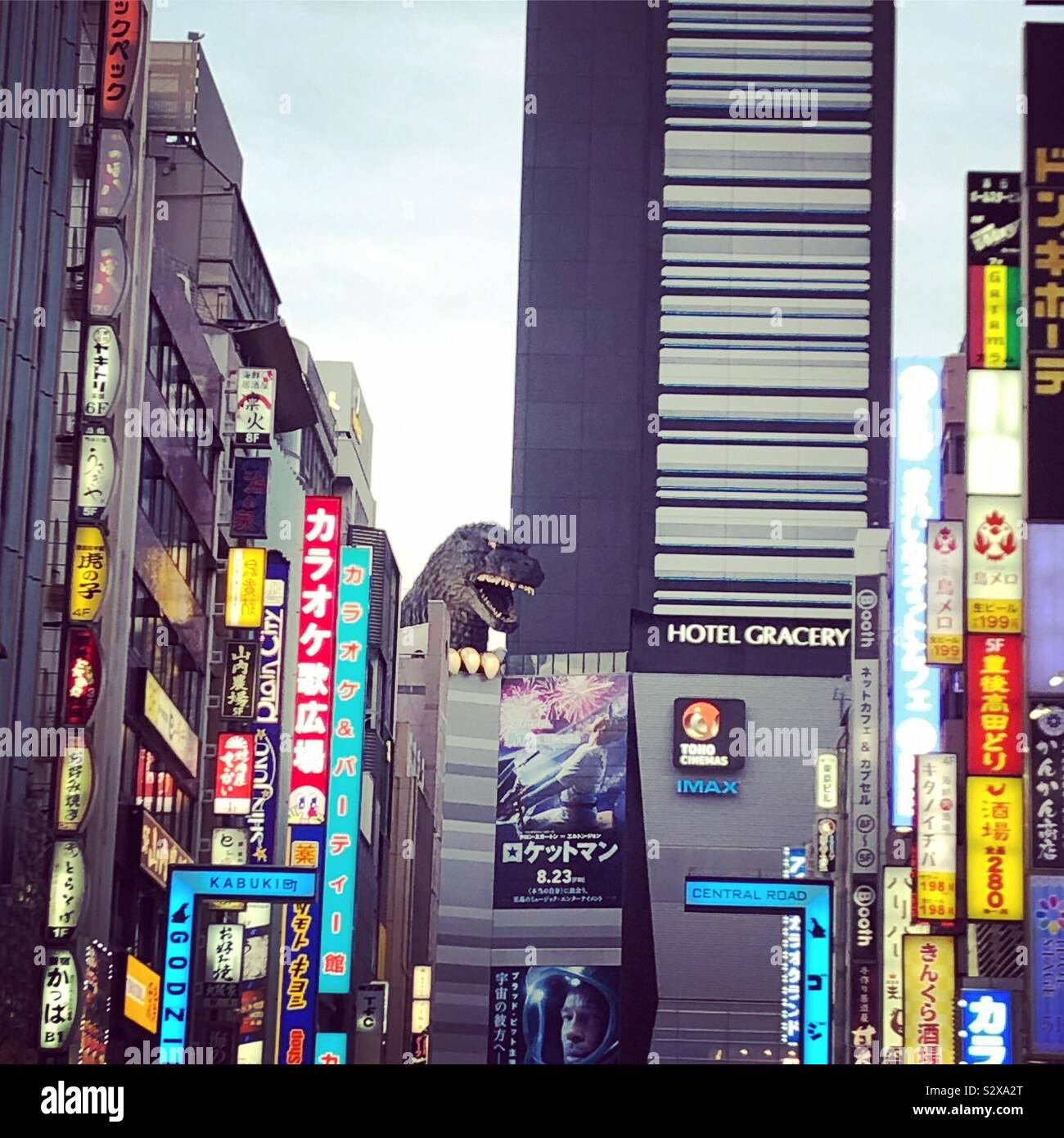 Godzilla tokyo hi-res stock photography and images - Alamy