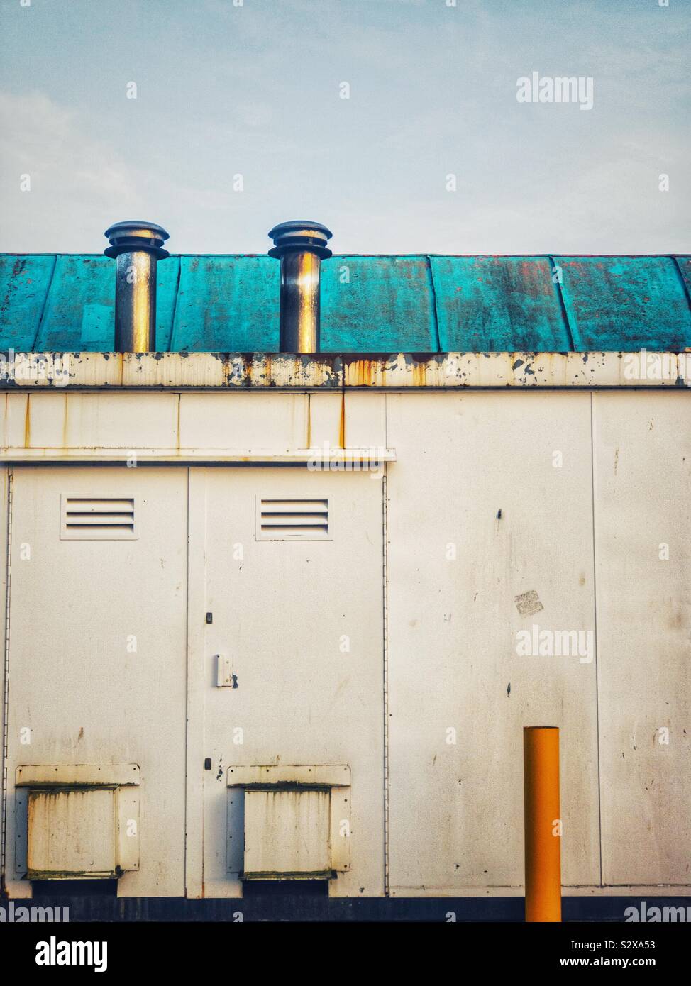 Industrial factory unit roof hi-res stock photography and images - Alamy