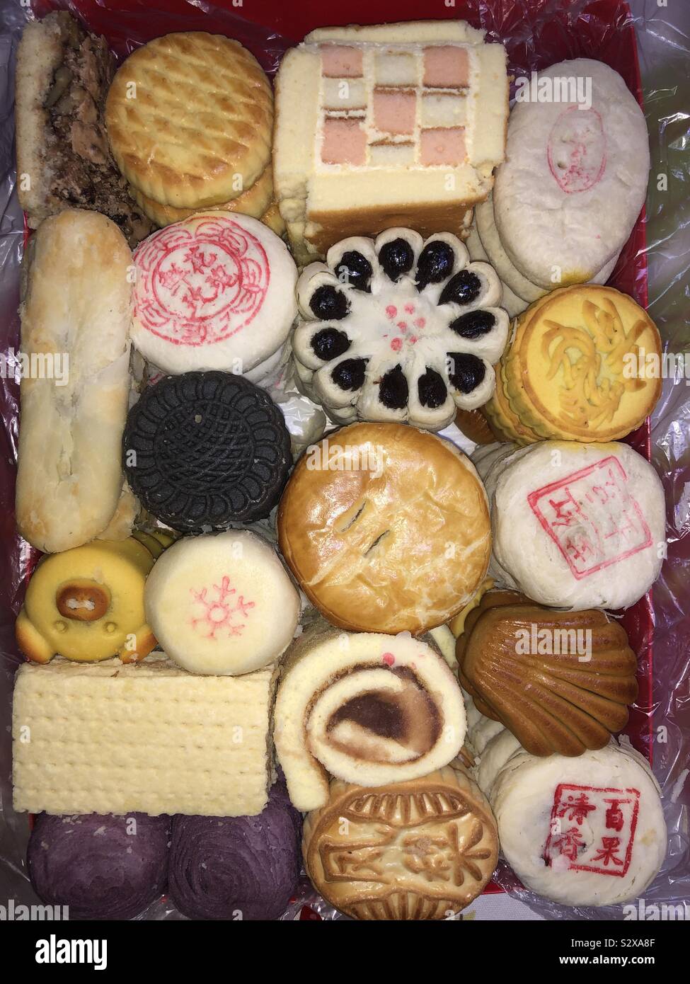 Swiss roll packed hi-res stock photography and images - Alamy