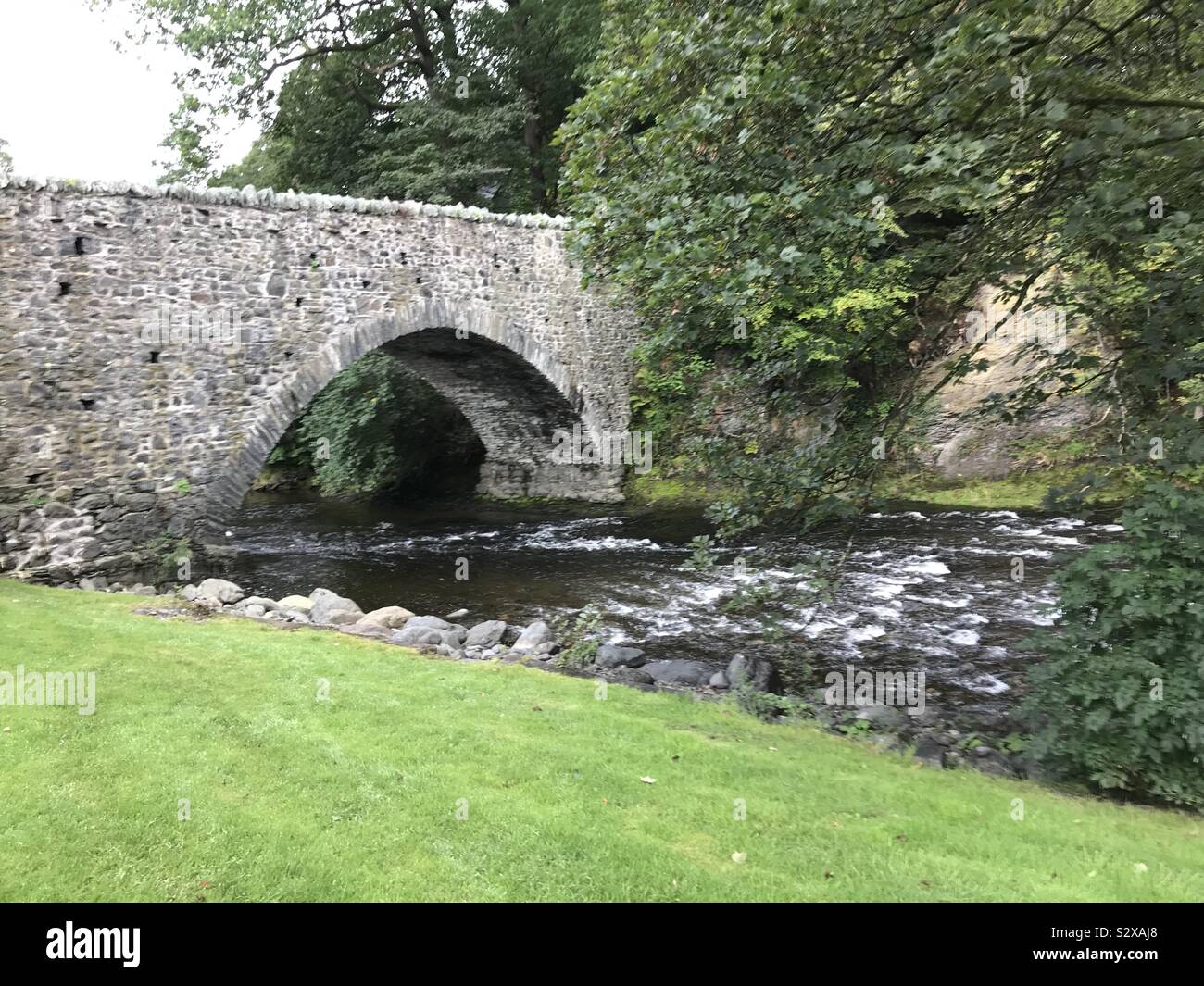 Lake District stone bridge over a river Stock Photo - Alamy