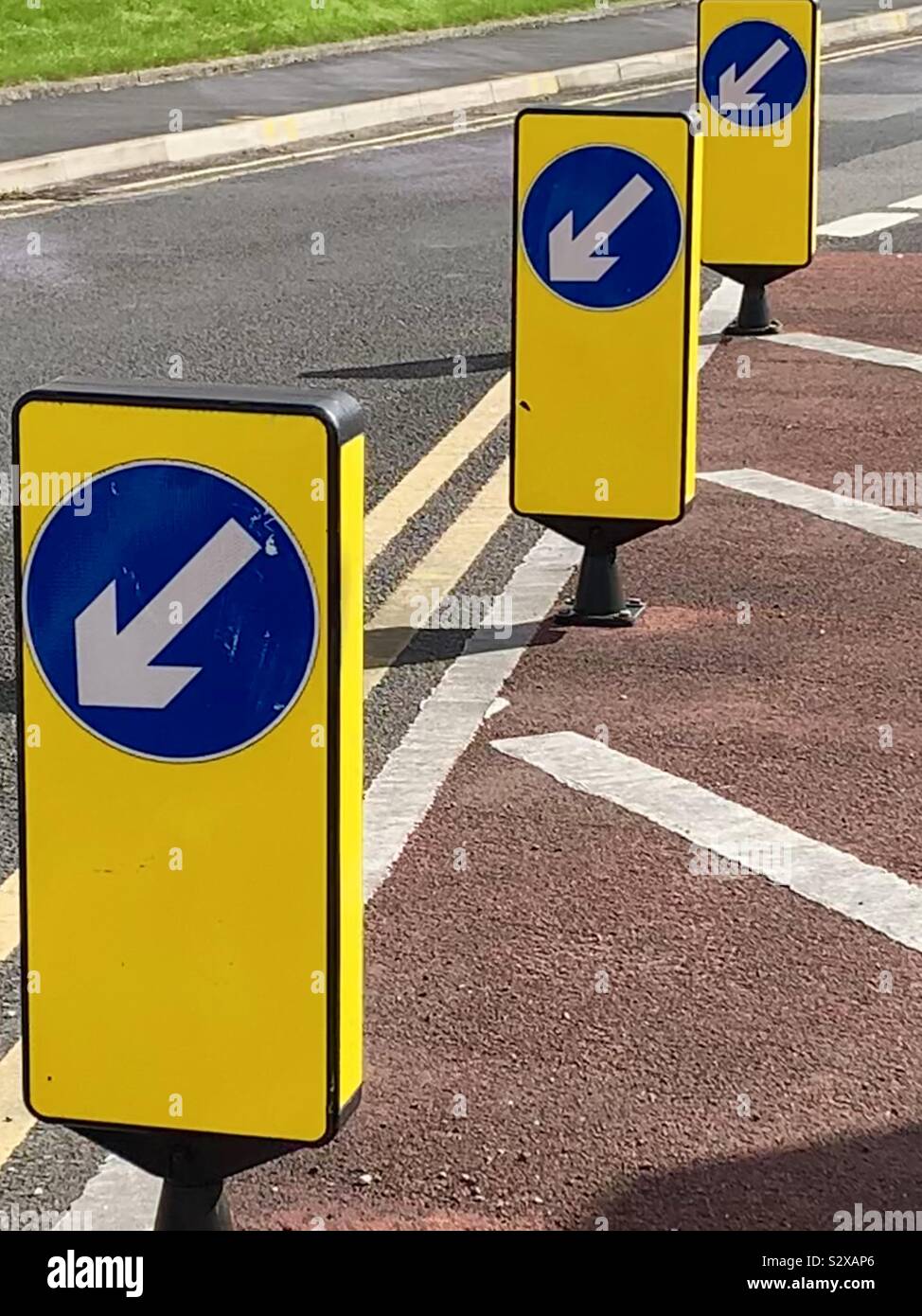 Directional bollards hi-res stock photography and images - Alamy