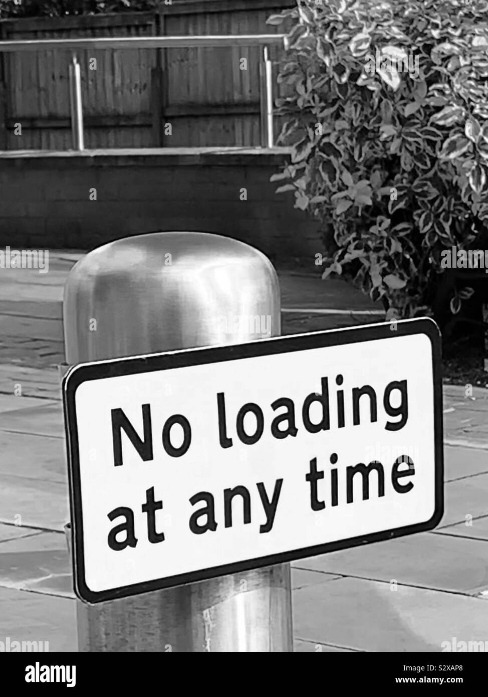 No loading at any time sign Stock Photo - Alamy