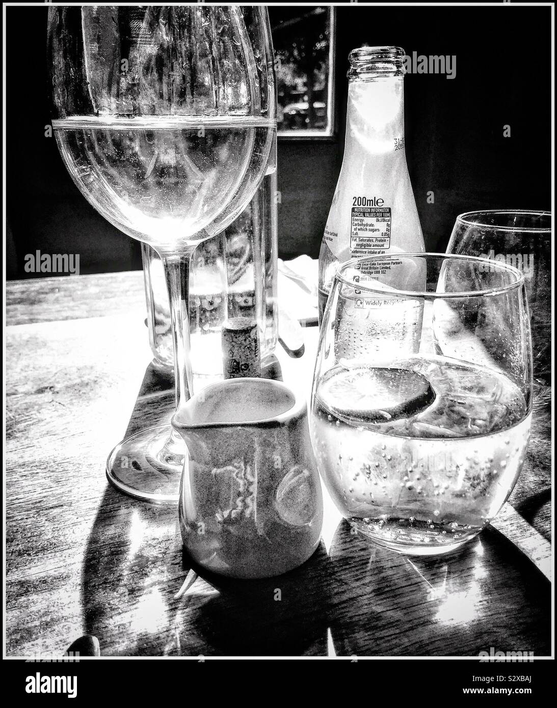 Fizzy alcohol drinks hi-res stock photography and images - Alamy
